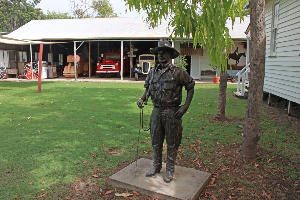 Bronze artist casts light on outback Australian people and wildlife ...
