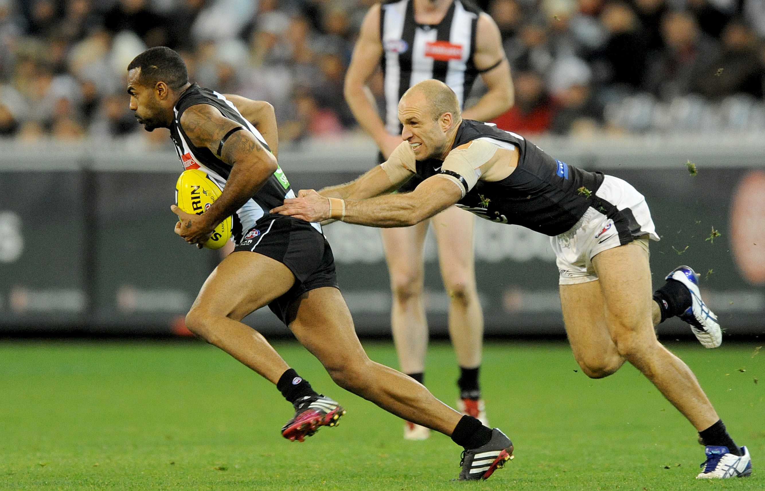 Carlton loses to Collingwood 12.13 (91) to 11.10 (76) for fifth ...