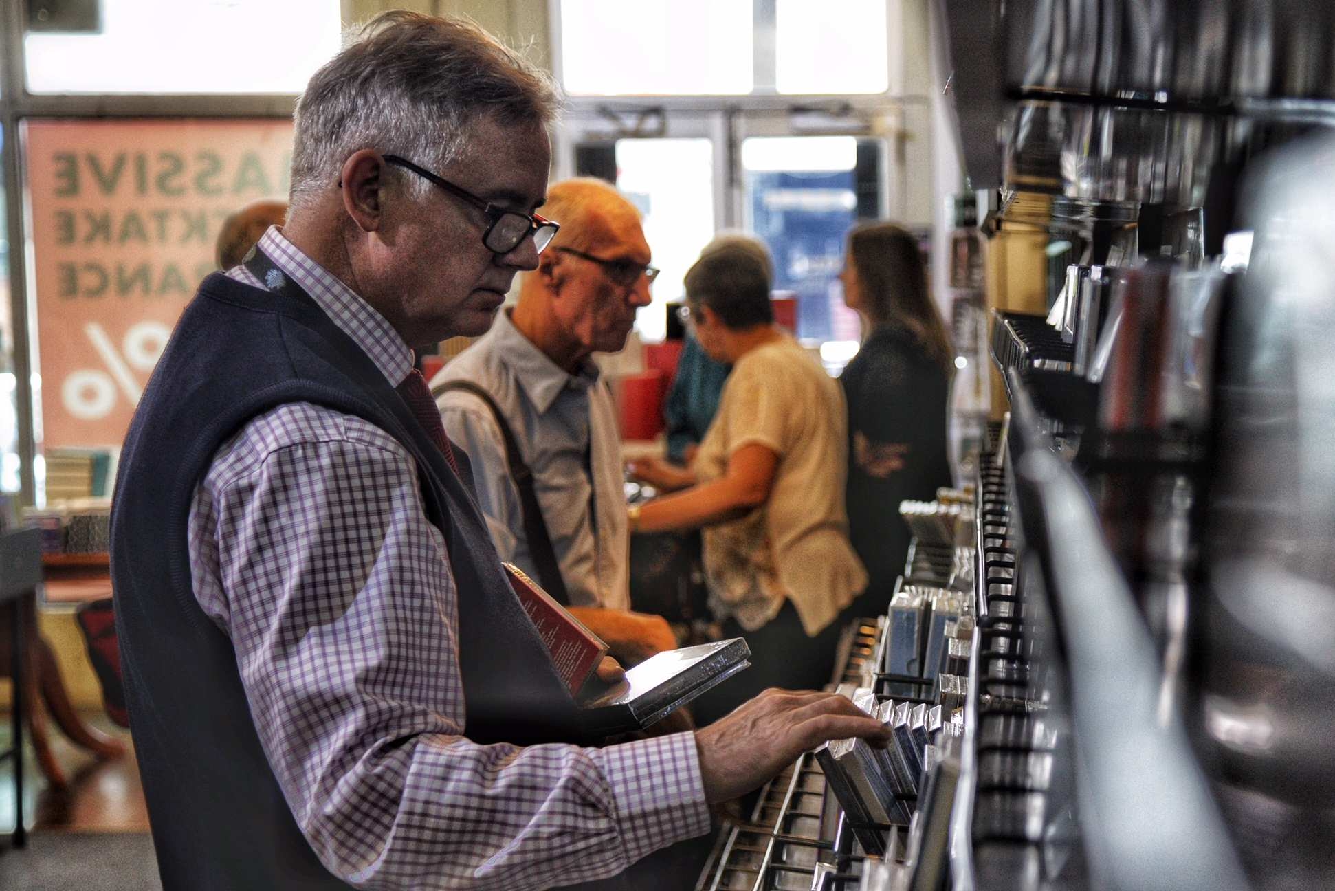 Melbourne classical music shop Thomas' plays final song after 96 years ...