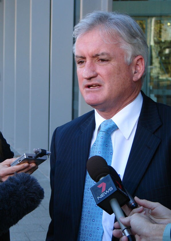 Carpenter defends embattled health boss - ABC News