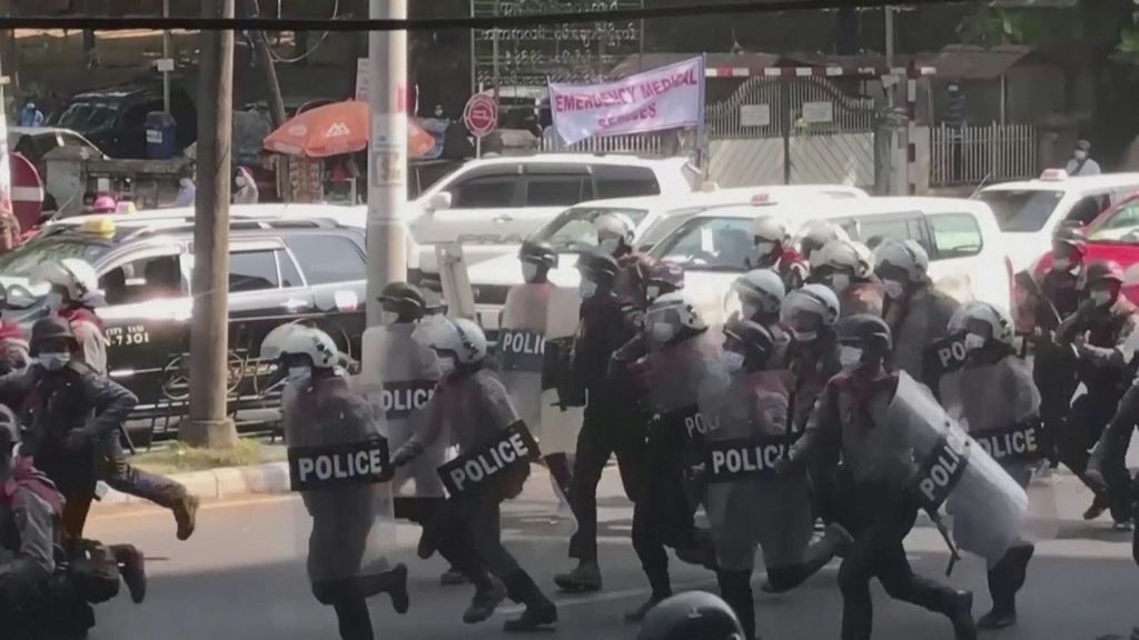 Myanmar police crack down on protests for second day - ABC News