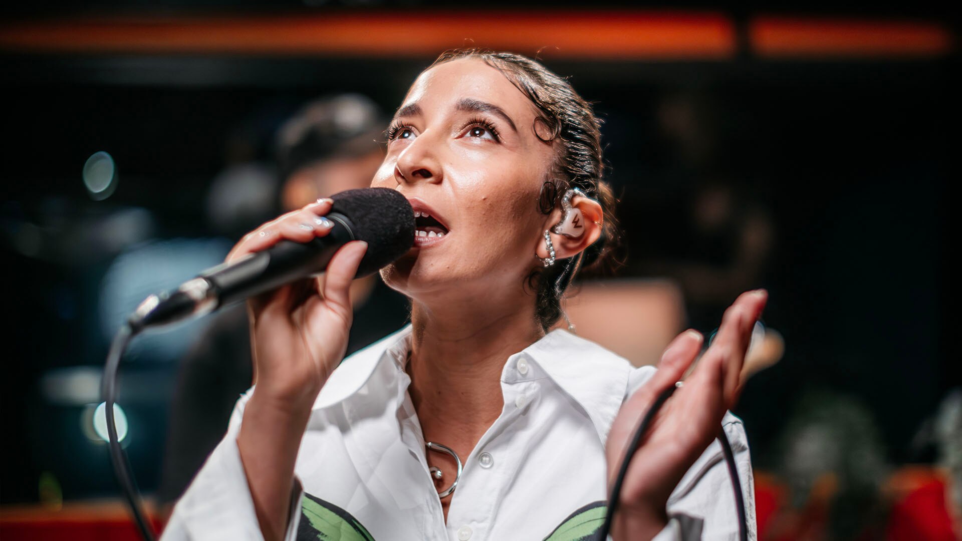 Wafia covers Julia Jacklin's 'I Was Neon' for Like A Version - triple j
