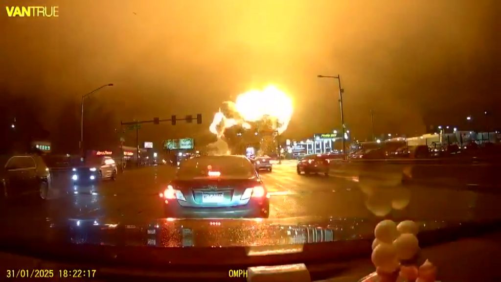 Dashcam videos capture moment plane crashed in Philadelphia - ABC News