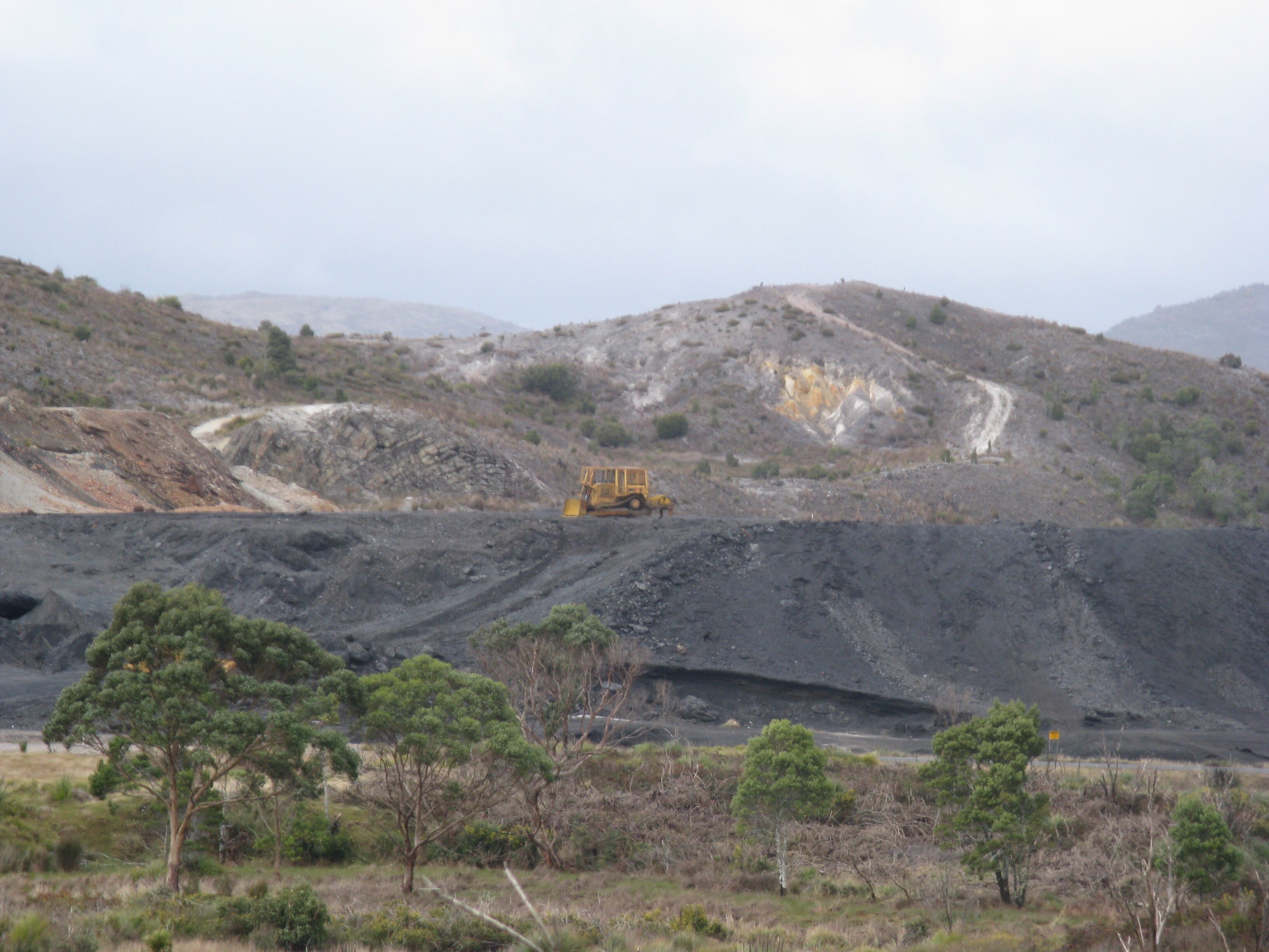 Zeehan's zinc slag extraction angers locals - ABC News