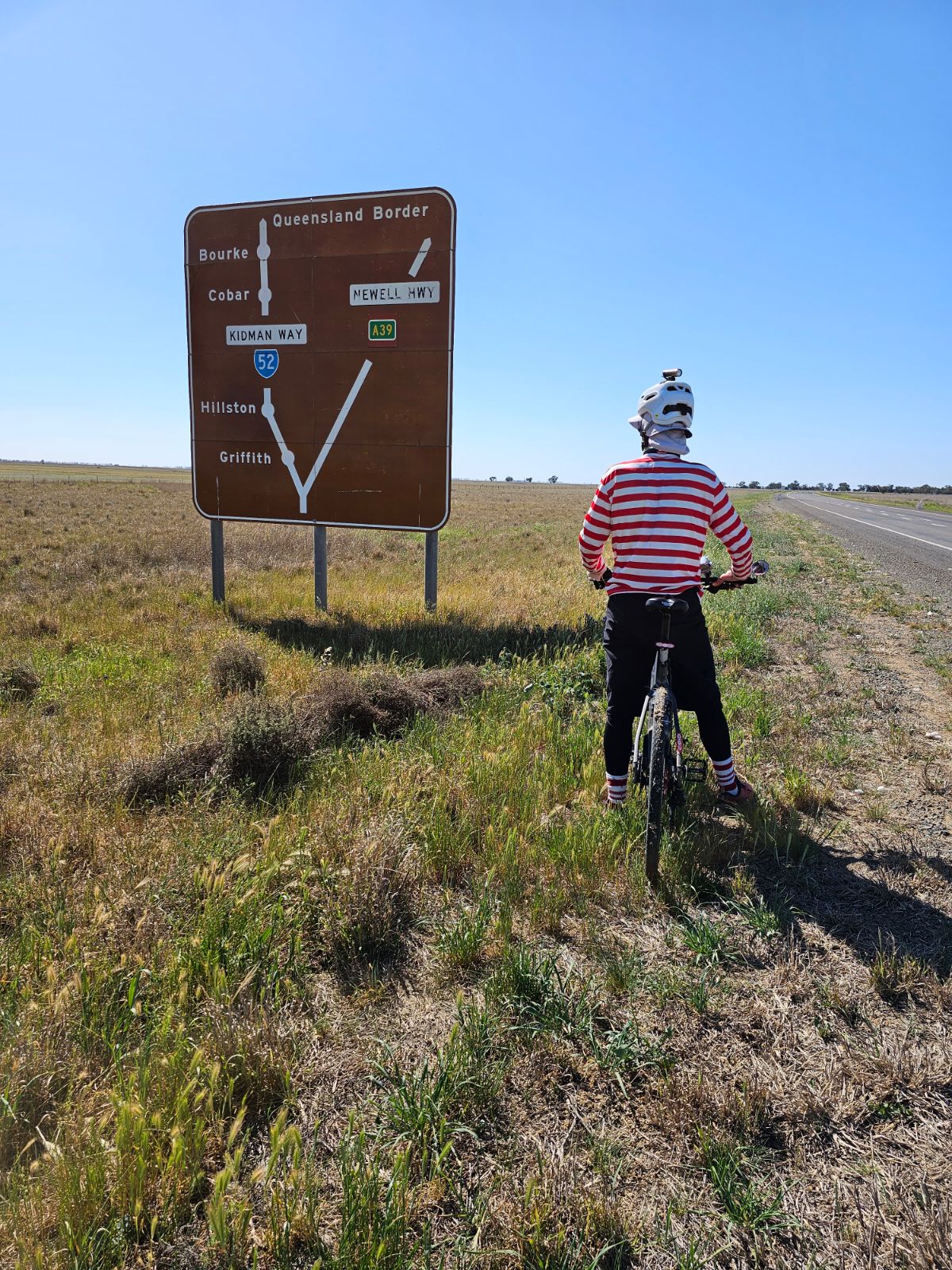 Veteran Michael Davey cycles through the Riverina in support of suicide ...