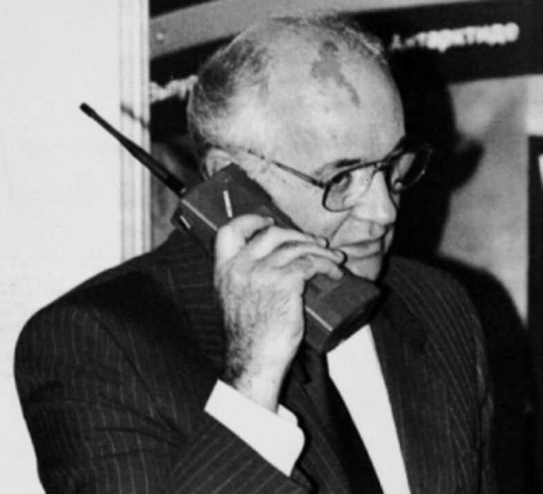 Nokia sells its mobile unit to Microsoft: the highs and lows before and ...