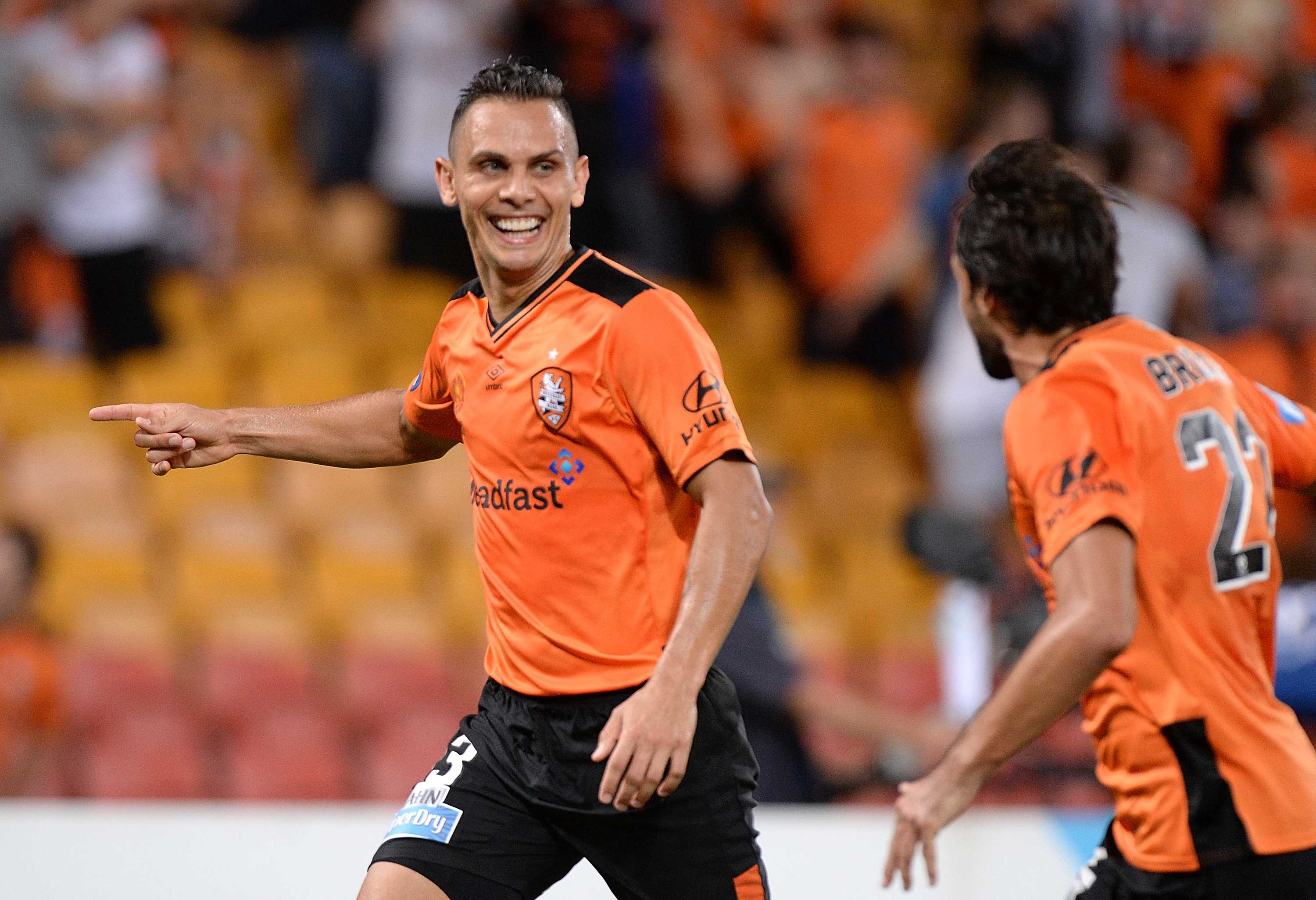 Brisbane Roar draw 2-2 with Newcastle Jets at Lang Park to go top of ...