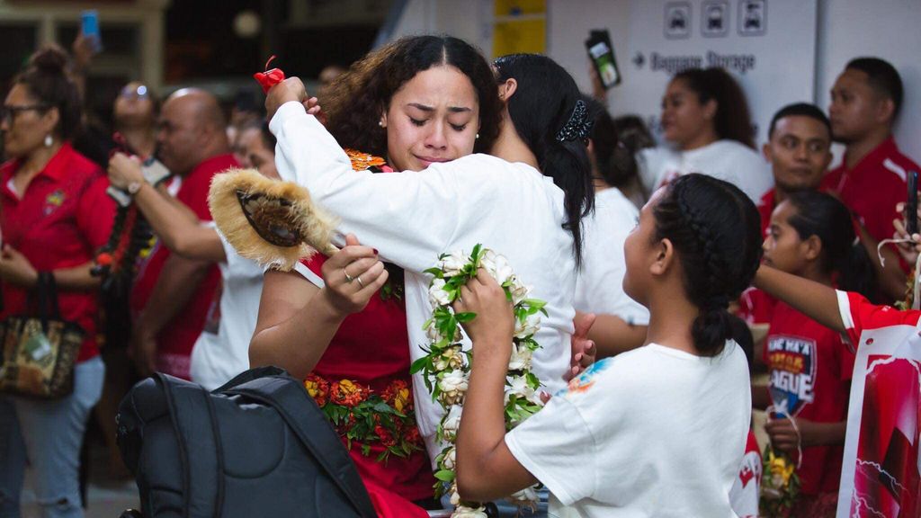 Tonga's national netball team meet the Queen during spiritual ...