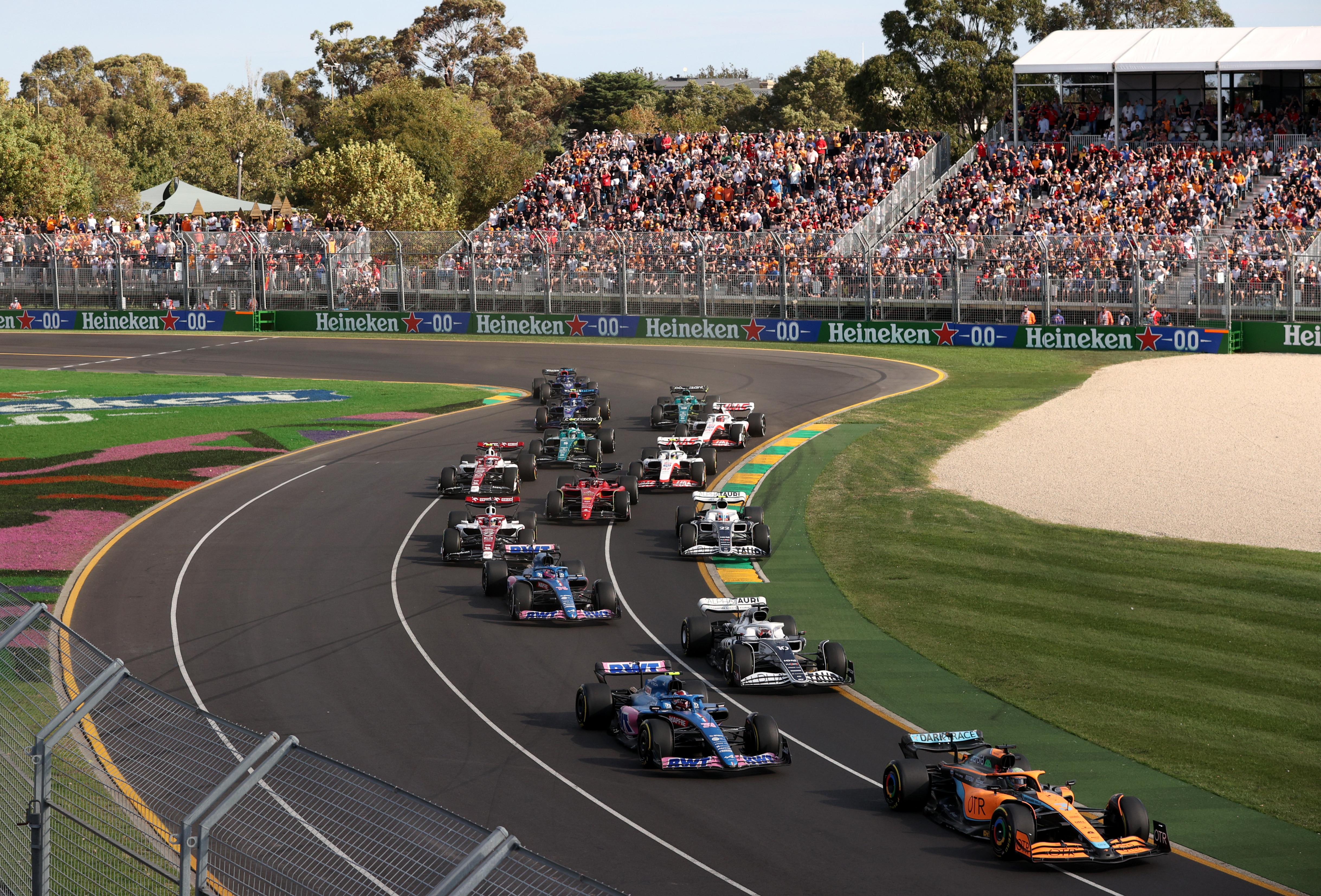 F1 Australian Grand Prix to stay in Melbourne until 2037 - ABC News