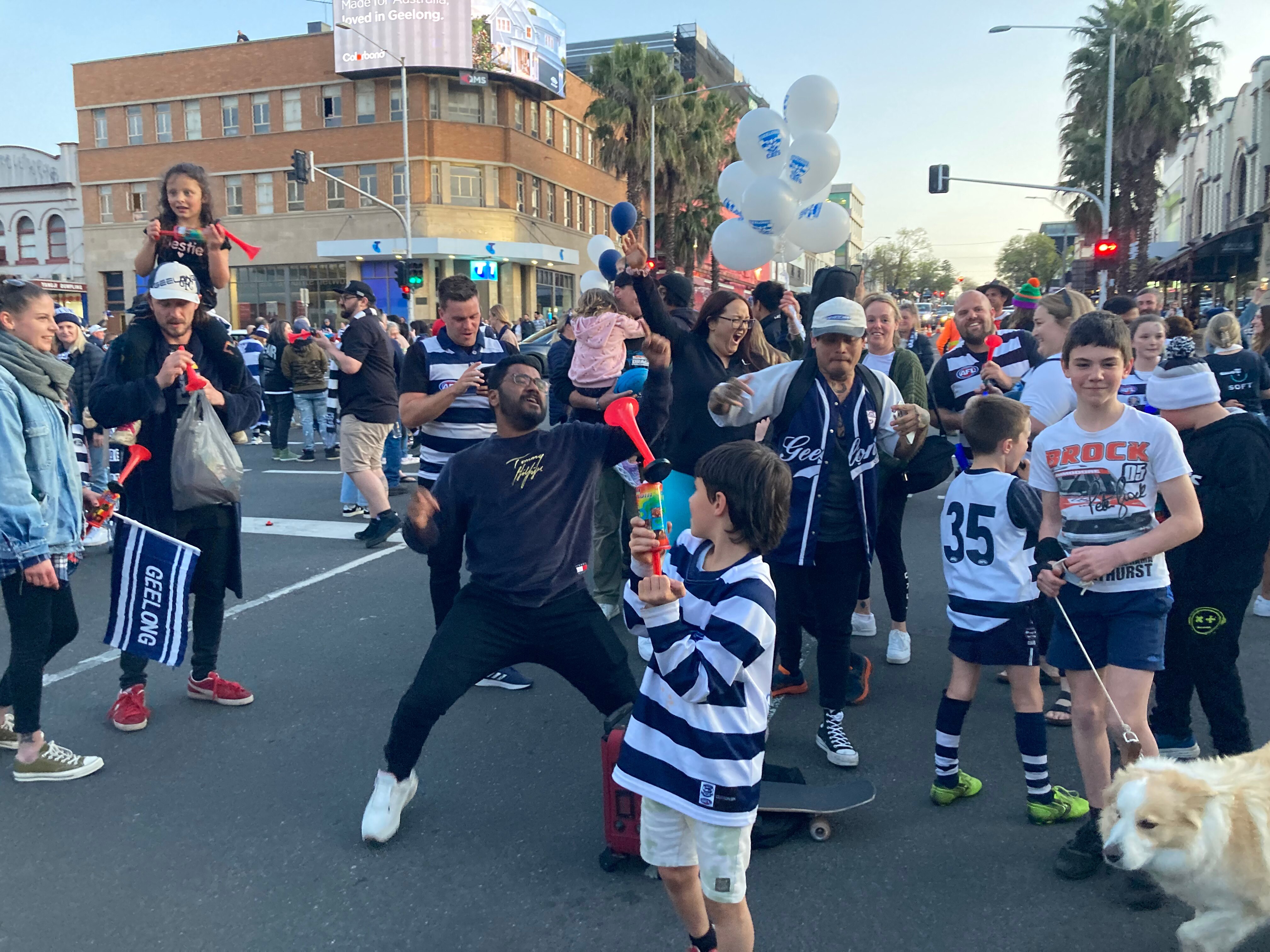 Geelong erupts in celebration as Cats win 2022 AFL grand final over ...