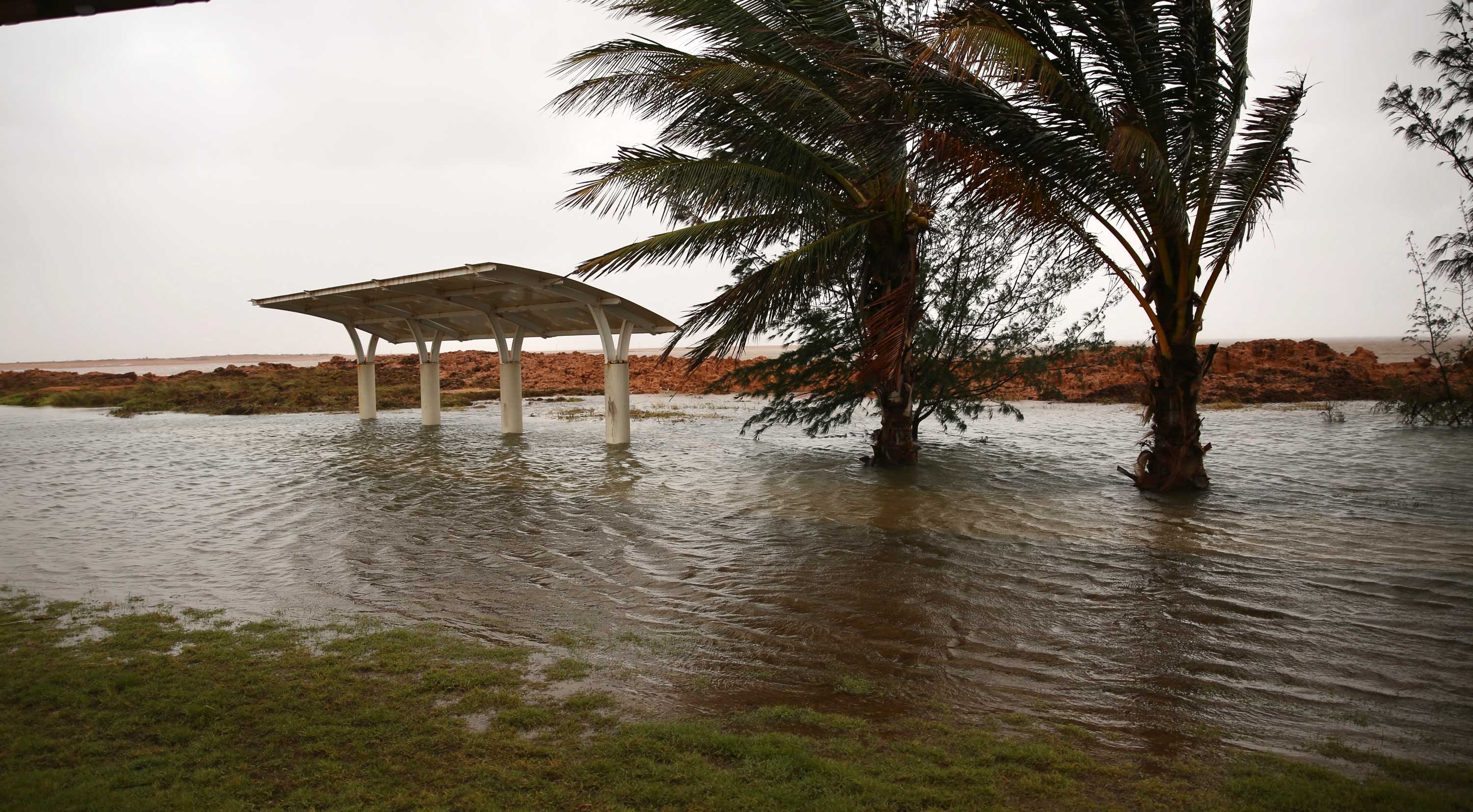Cyclone Veronica red alert lifted in parts of WA's Pilbara as residents ...