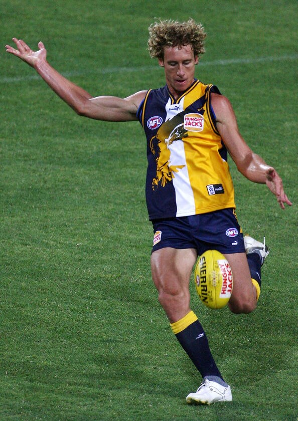 Priddis stays in the west - ABC News