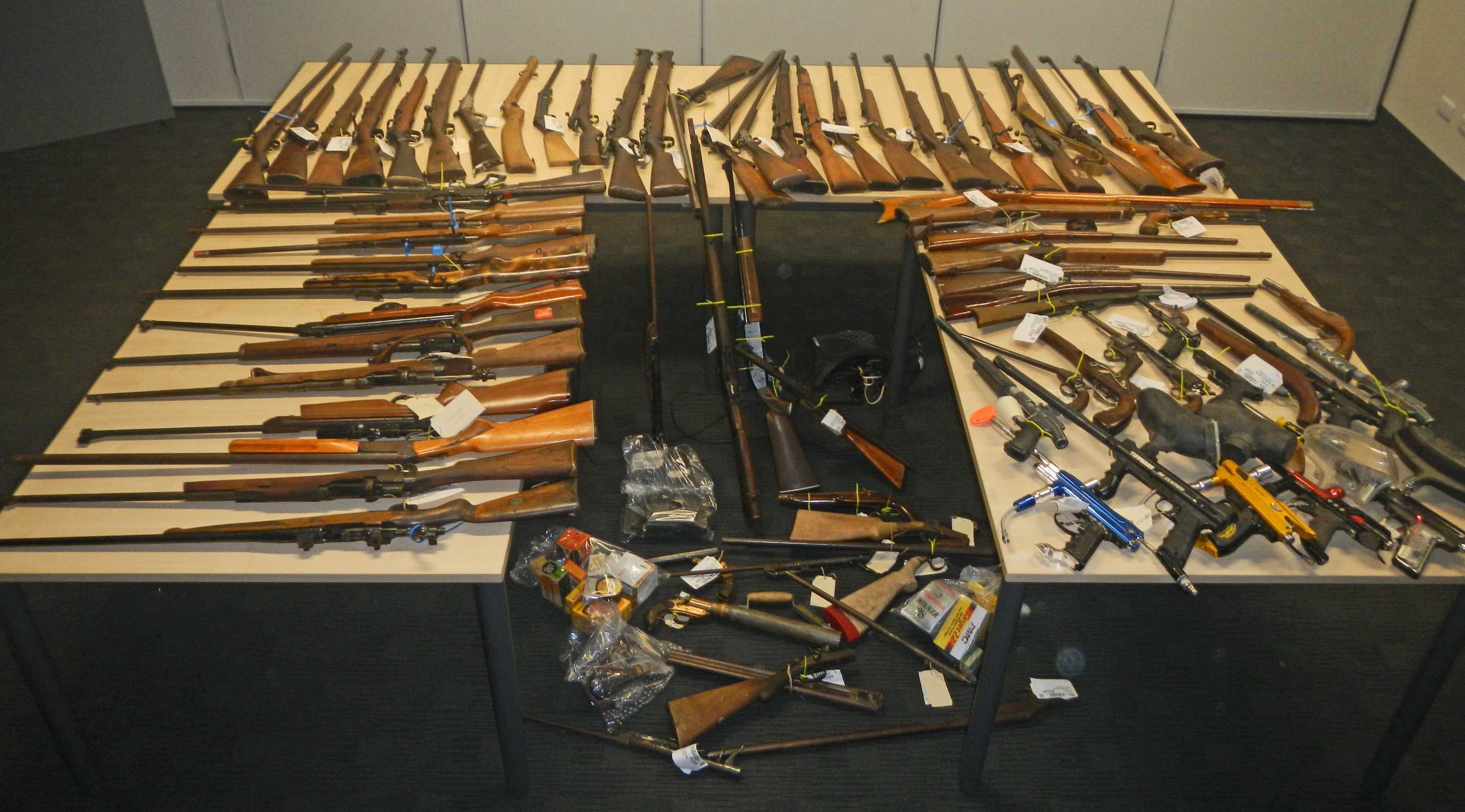 Man charged over 86 guns and associated items seized at Renmark - ABC News