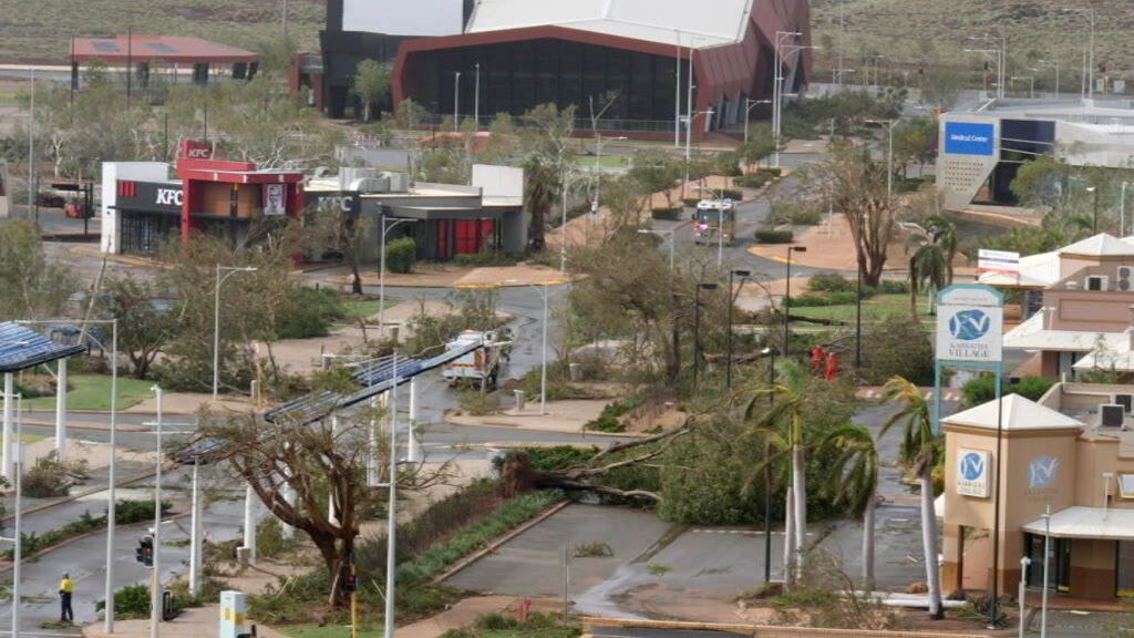Cyclone Damien damage closes Karratha Airport as flash flooding warning ...
