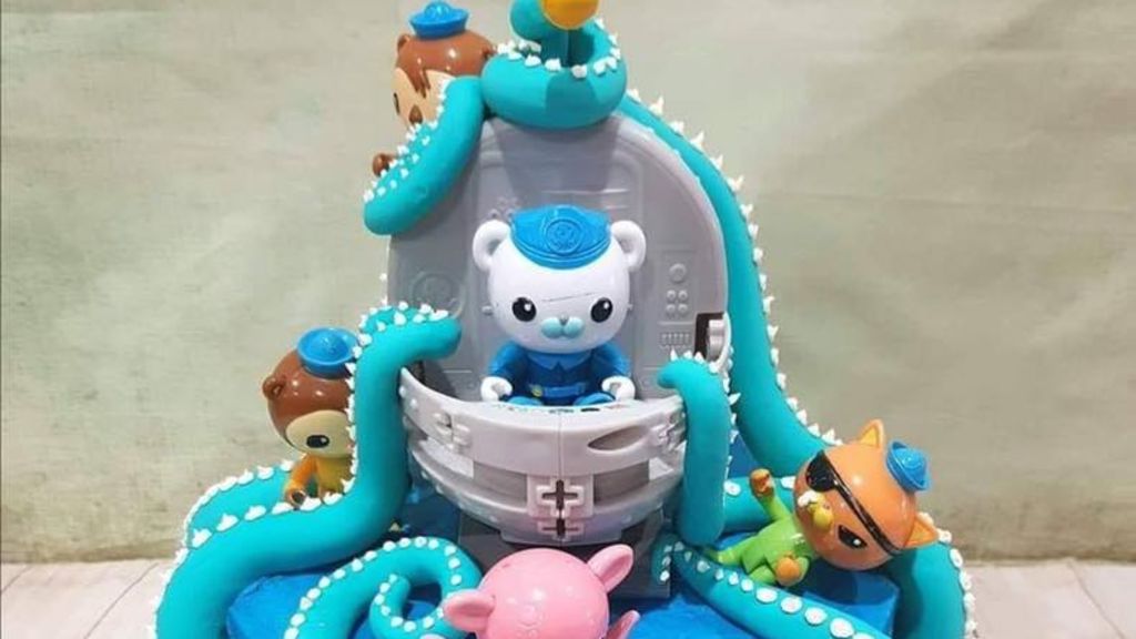 Cake Angels volunteers create elaborate custom cakes for sick ...