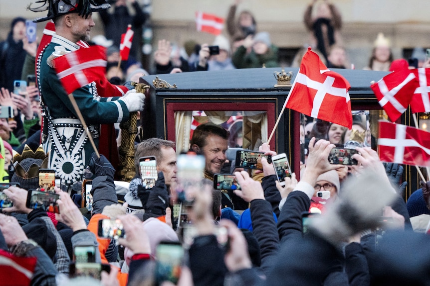 Tens of thousands gather to welcome King Frederik and Queen Mary in ... Tens of thousands gather to welcome King Frederik and Queen Mary in ...