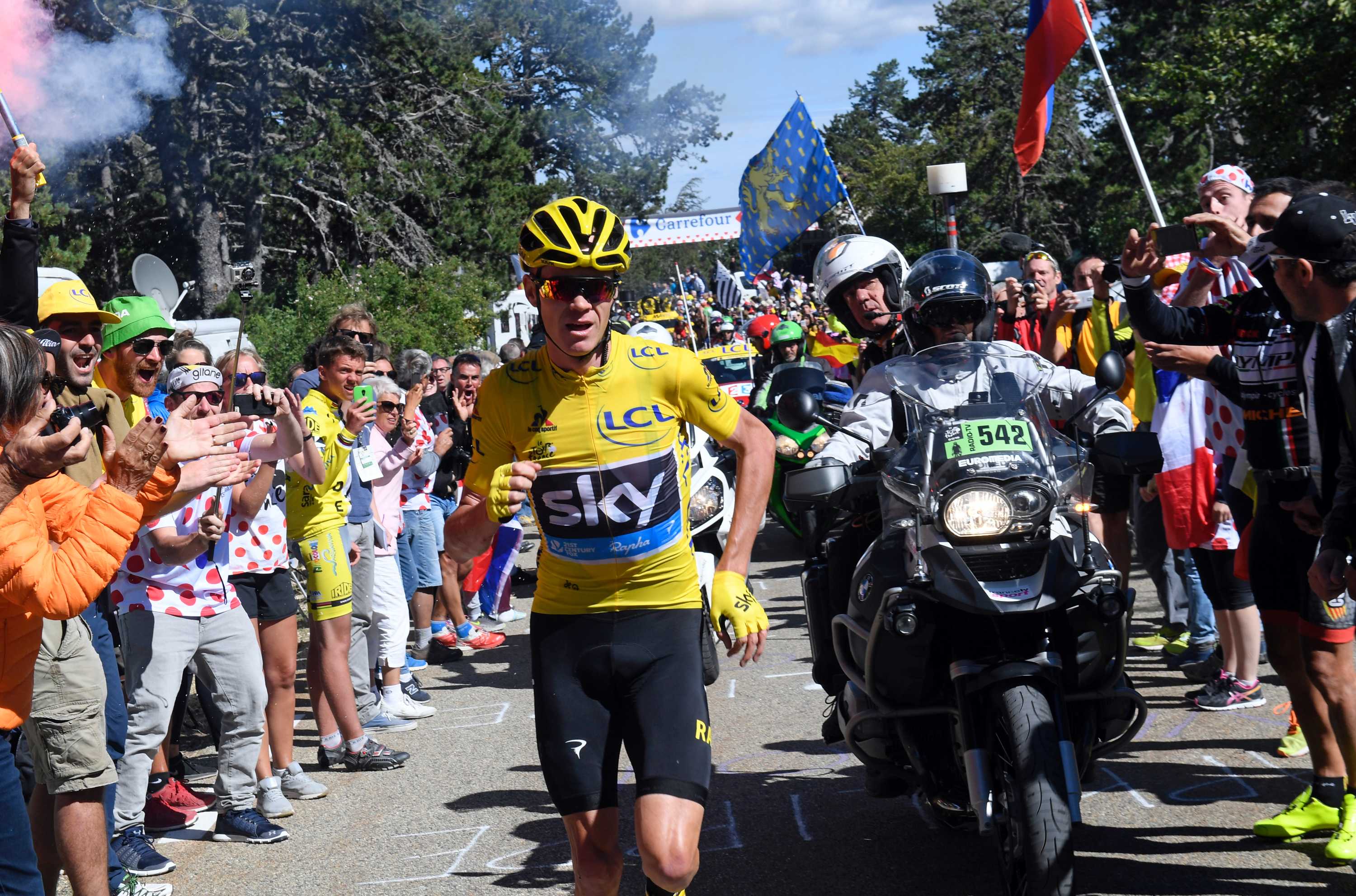 Tour de France: Chaos as Richie Porte, Chris Froome crash, Froome runs ...