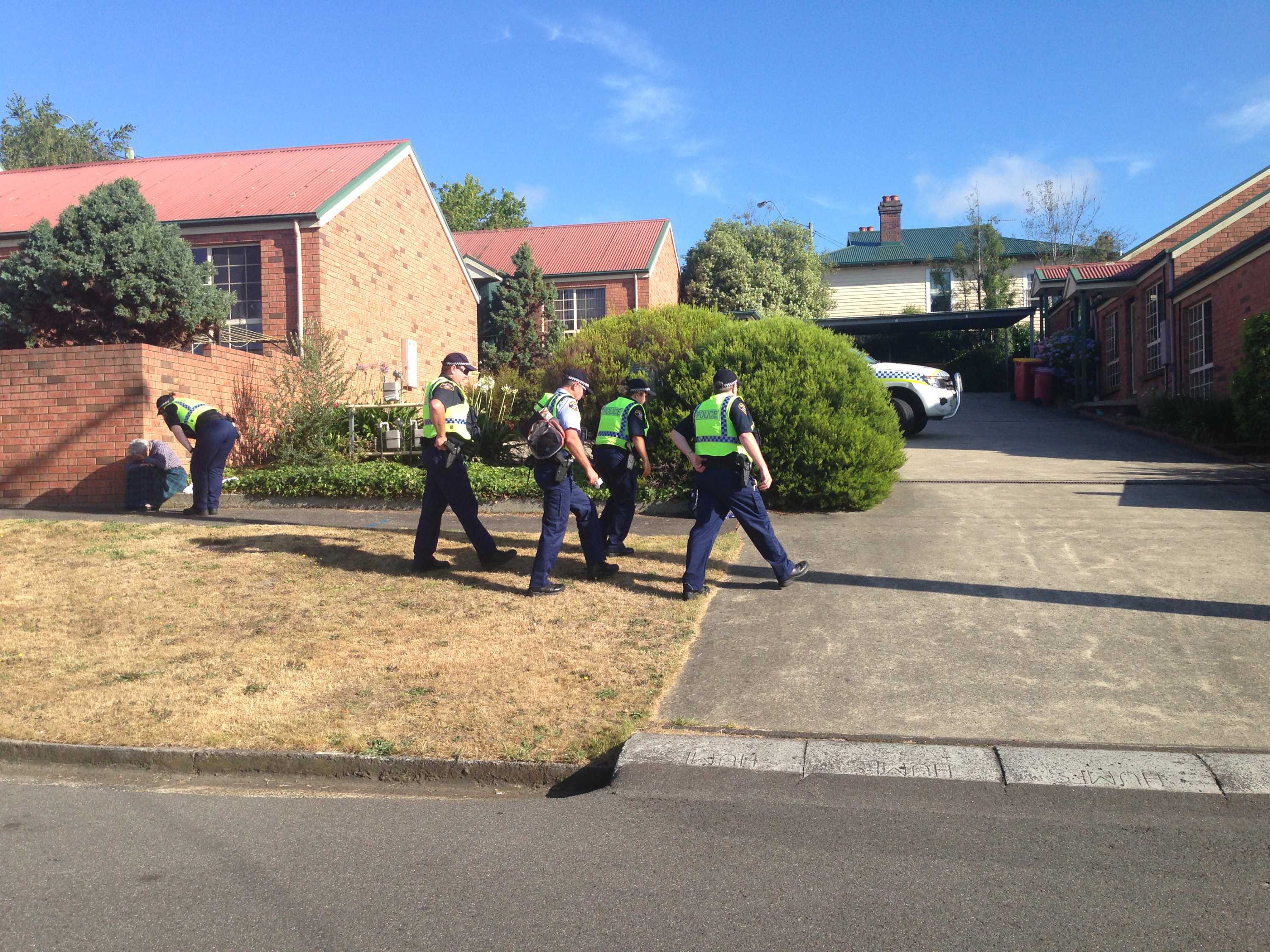 Policeman freed in Launceston siege, 46yo man taken into custody - ABC News