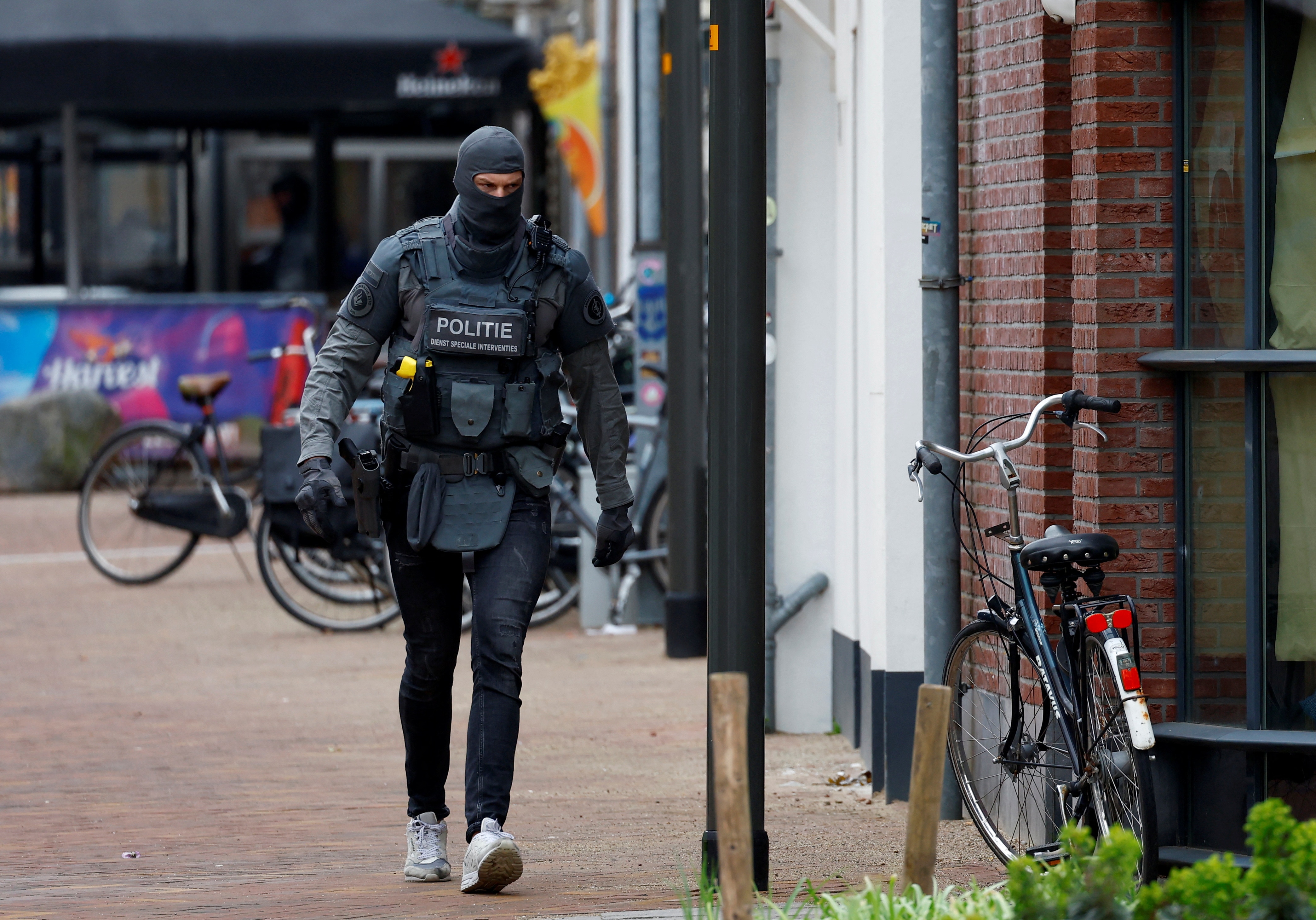 Hostage situation in Dutch town of Ede ends after police arrest one man ...