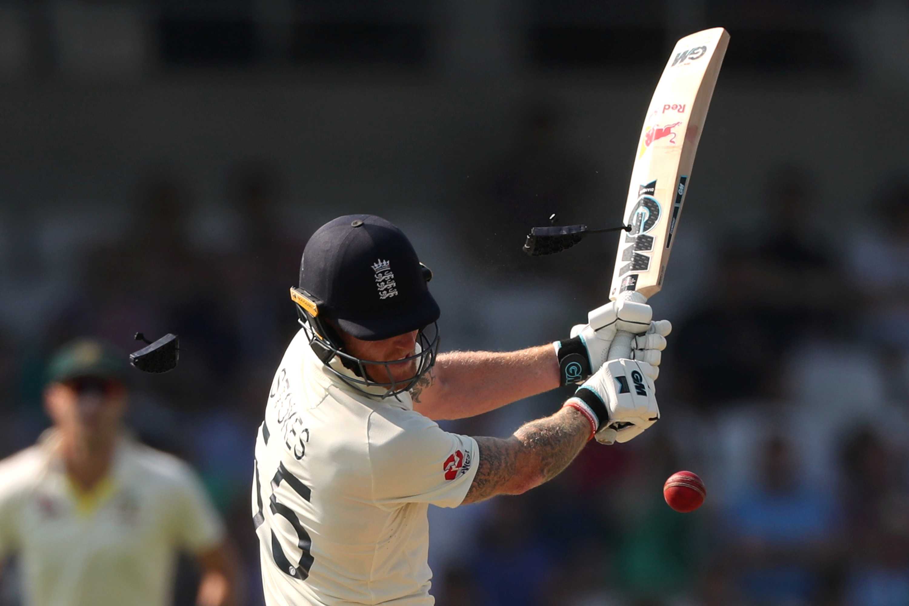 Steve Smith struggling with StemGuard neck protector as return from ...