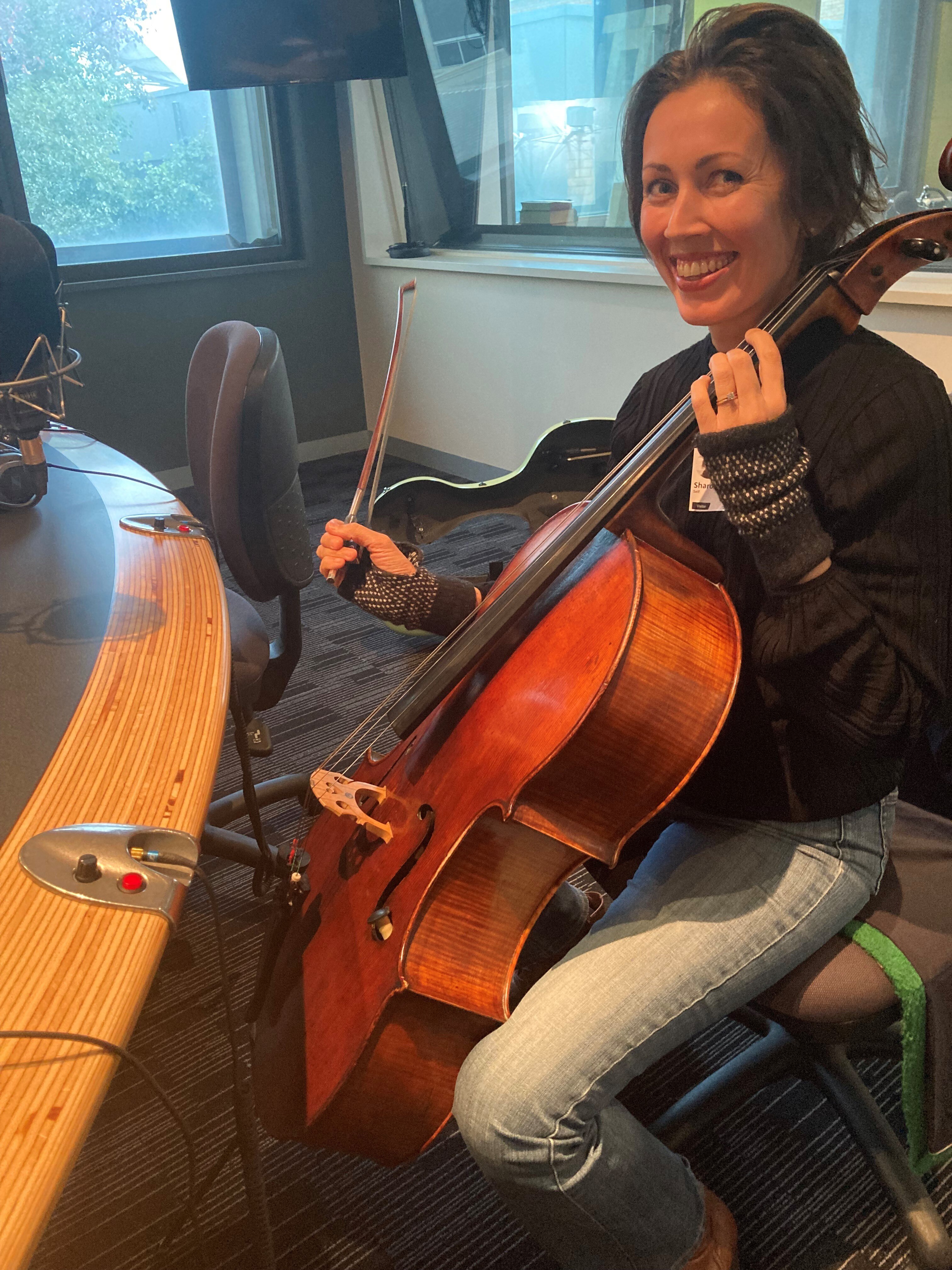 Will Hansen demonstrates the different sounds of the double bass - ABC ...