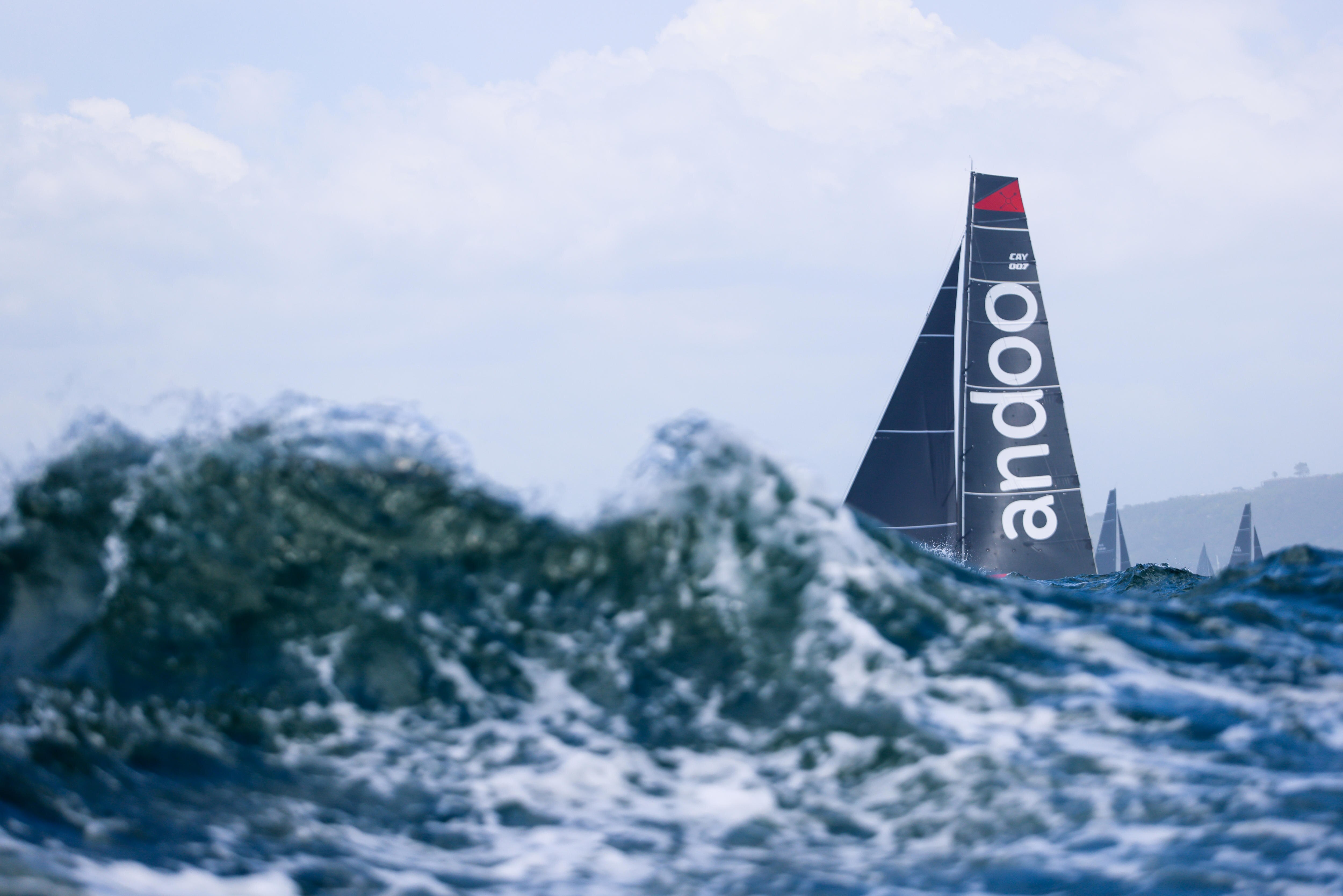 Sydney to Hobart yacht race: SHK Scallywag retires as Andoo Comanche ...