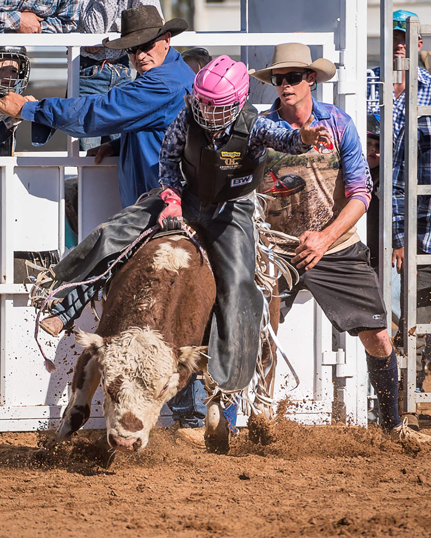 Cowgirl Riley O'Dell beats the boys to junior bull ride buckle, has Las ...