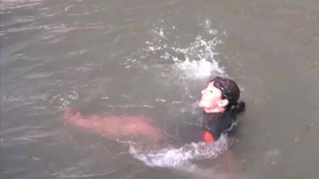 Paris mayor takes dip in Seine to dispel water concerns - ABC News