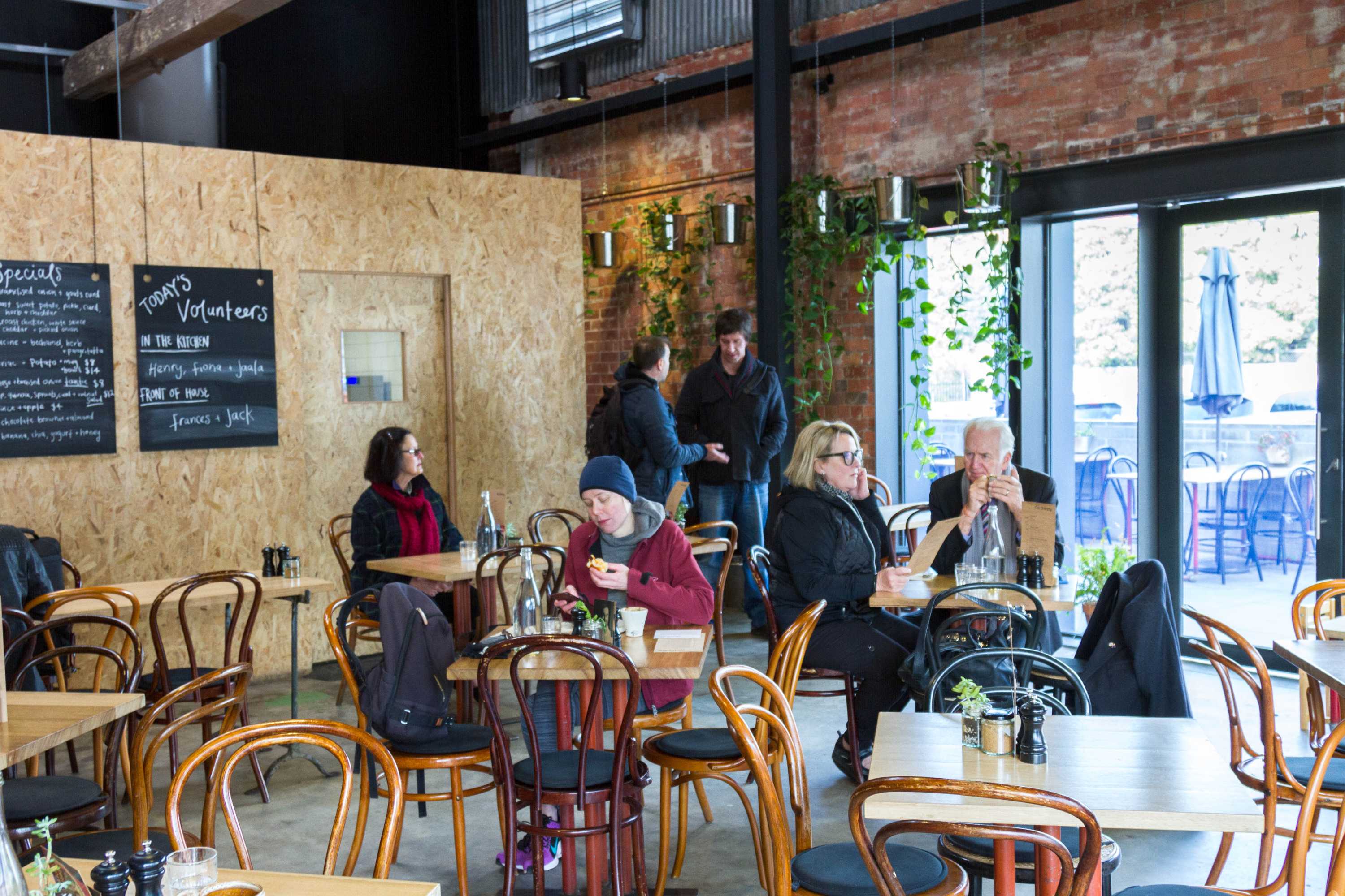 Hamlet Cafe in Hobart transforming people's lives - ABC News