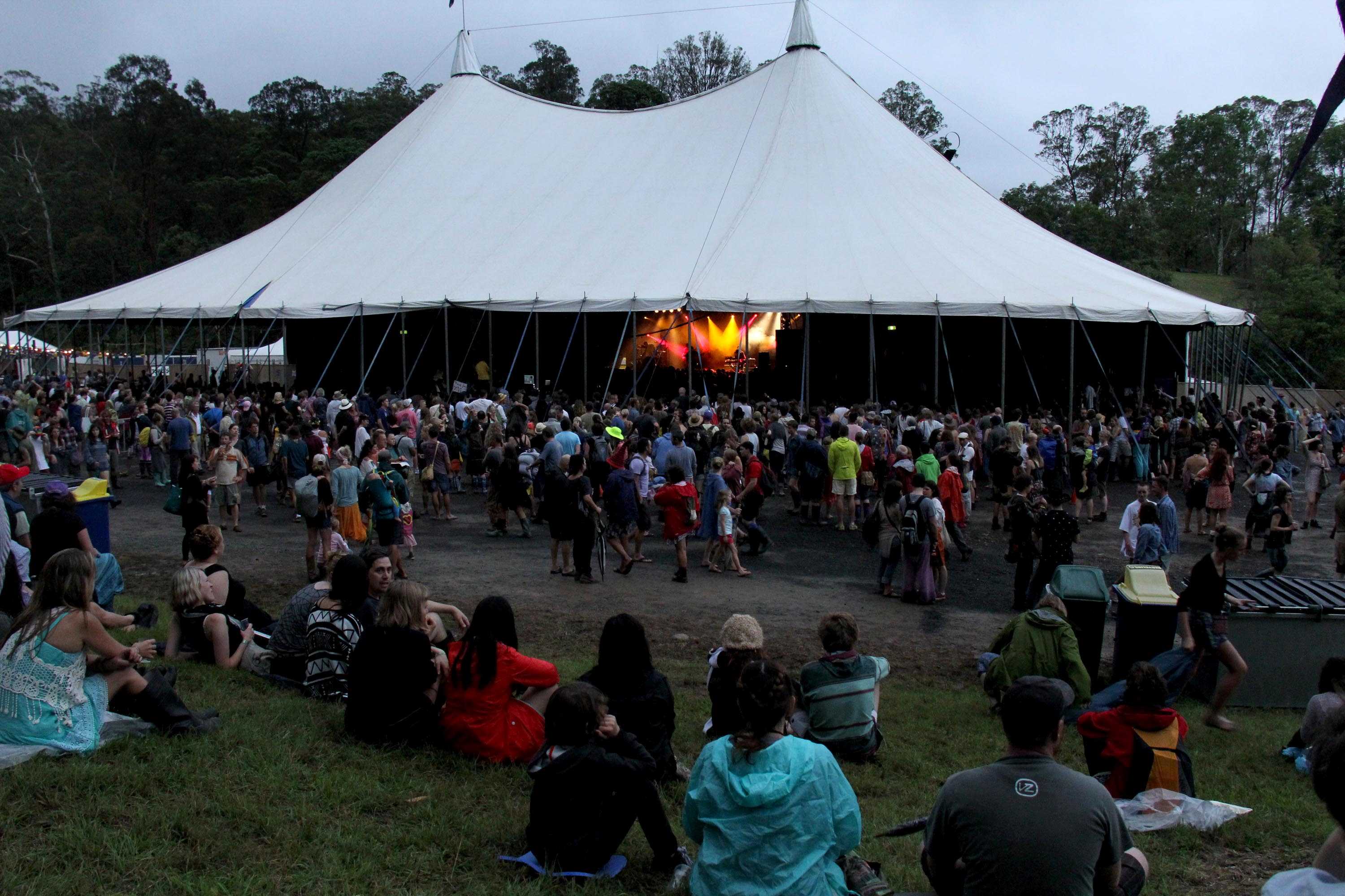 Thousands of people enjoy Woodford Folk Festival despite the rain - ABC ...