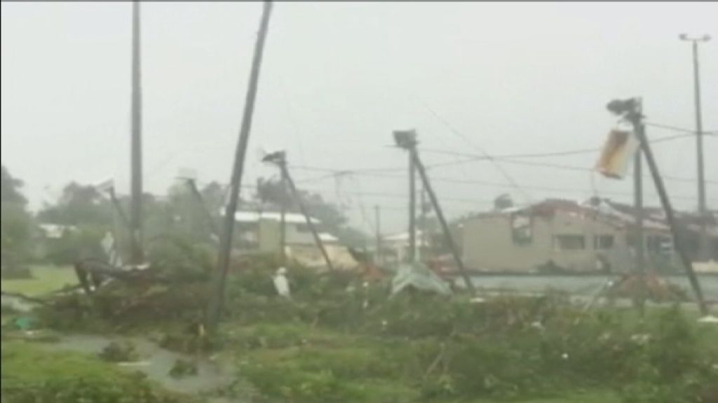 Tornado uproots trees in Bargara - ABC News
