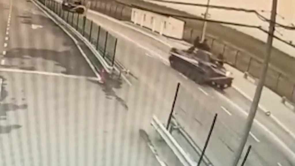 Russian military vehicles cross from Crimea - ABC News