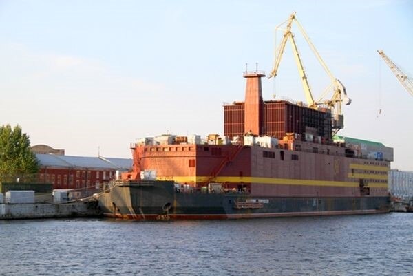 Russia's floating nuclear power plant bound for the Arctic Ocean - ABC News