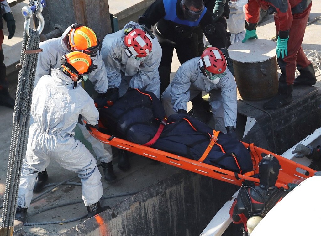 Bodies recovered from Danube River as crews begin lifting sunken ...