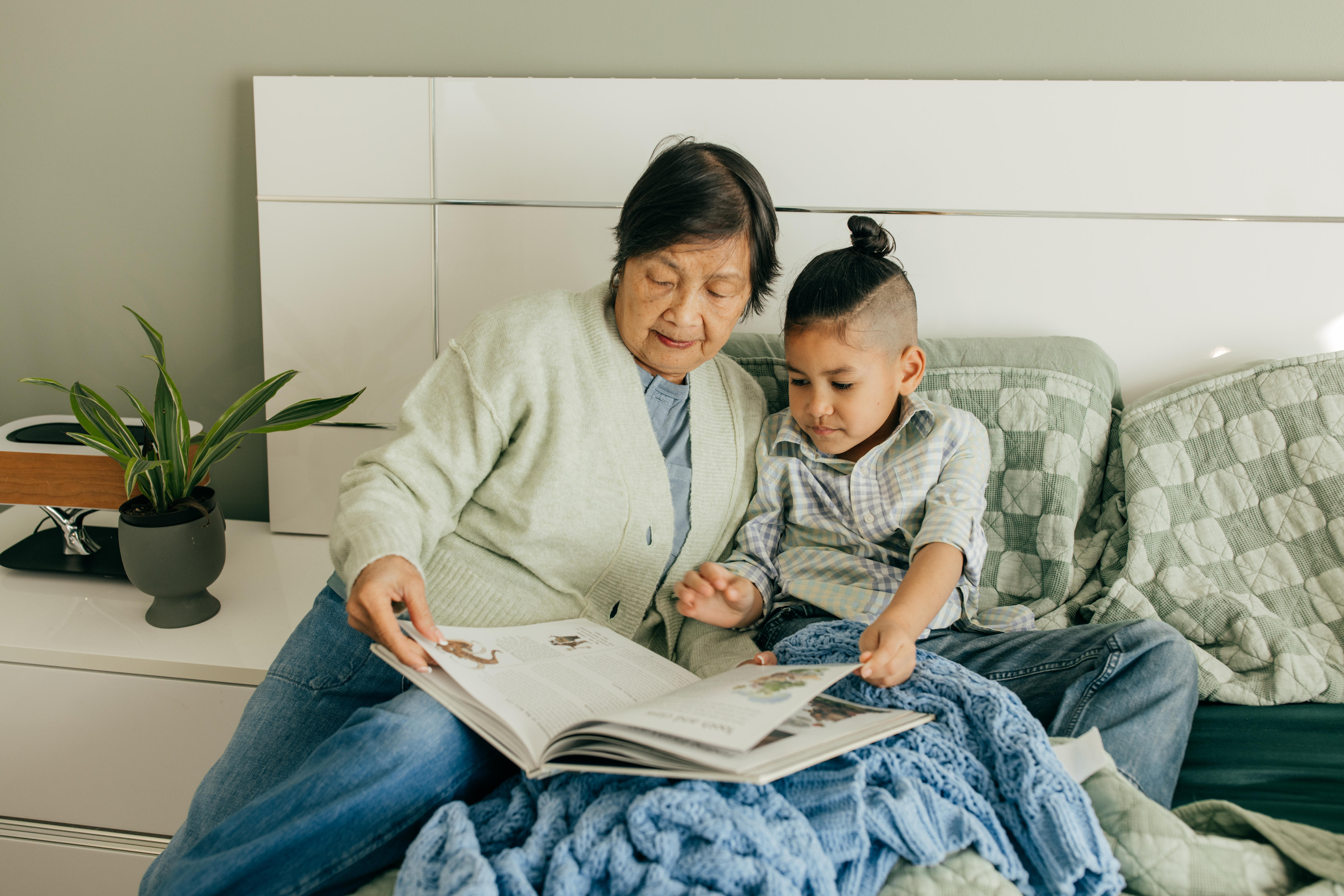 How parents and grandparents can play a role in children's literacy ...