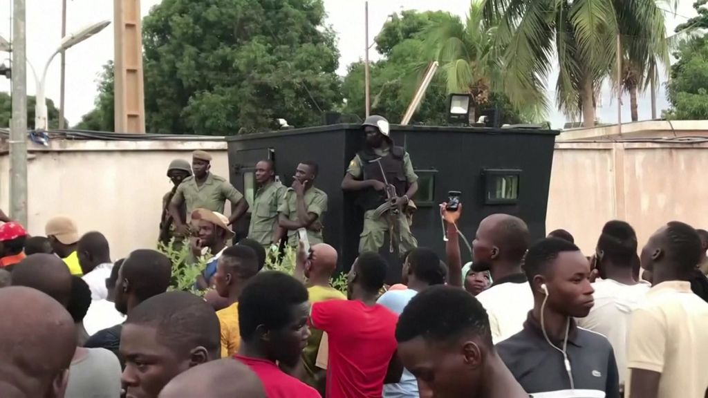 Malian soldiers surround detained President's house after coup attempt ...