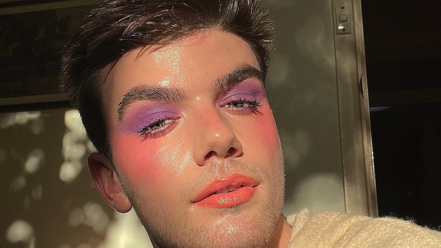 Make-up helped Davis Atkin be his true self after he was outed - ABC News Make-up helped Davis Atkin be his true self after he was outed - ABC News