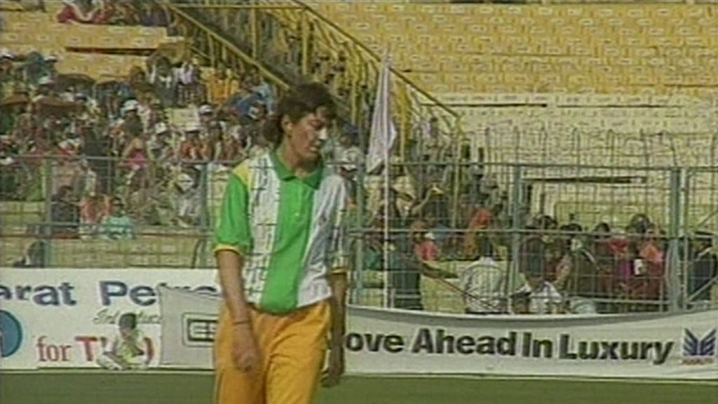 The Australian women's cricket team defeat New Zealand at the 1997 ...