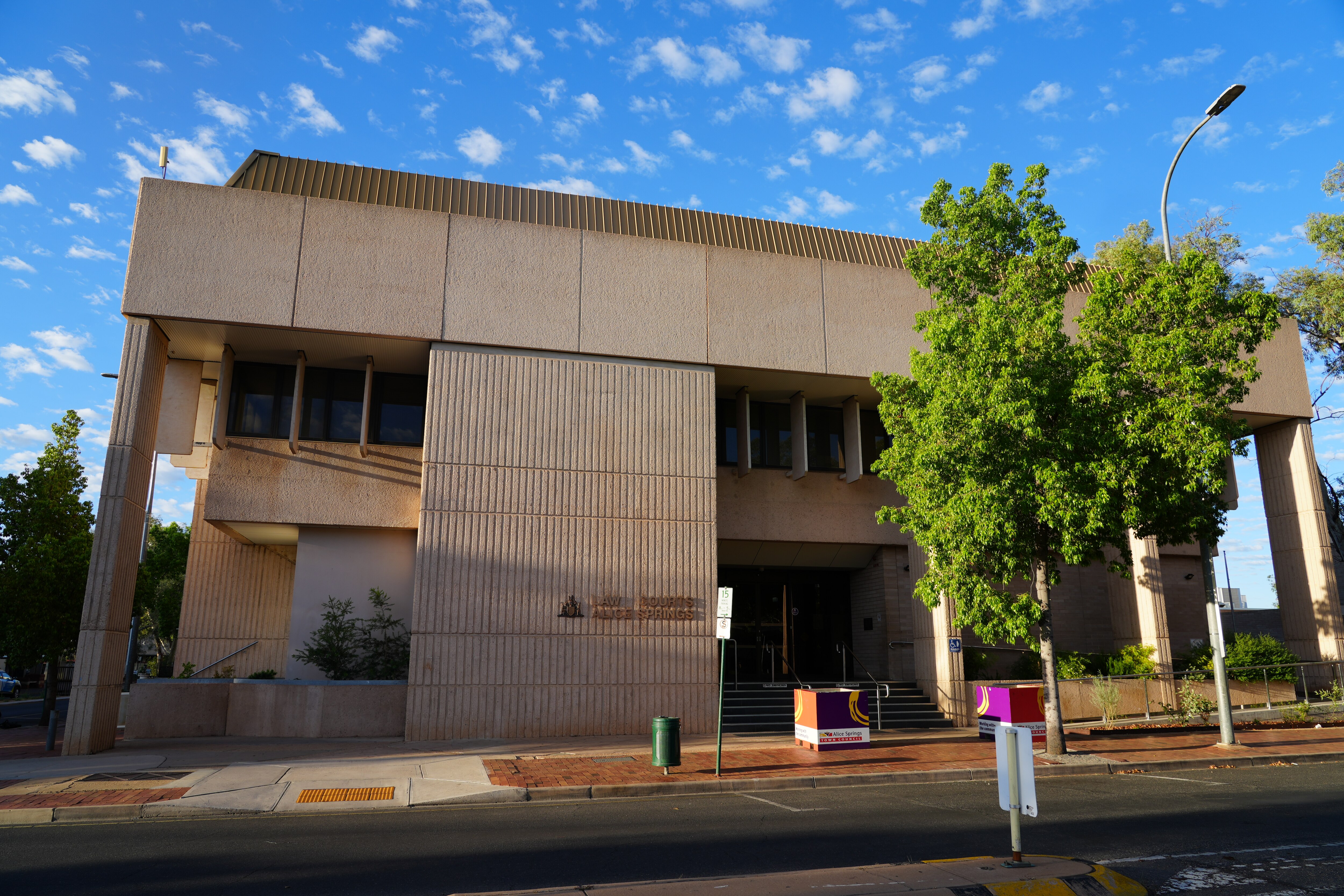 Legal staffing crisis in Alice Springs forcing Indigenous Australians ...