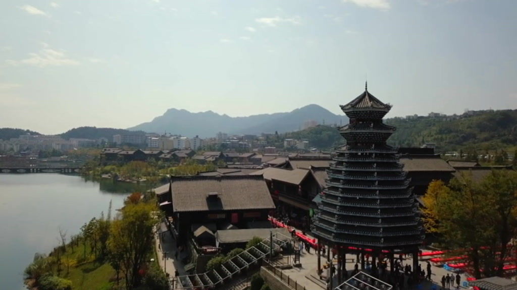 Life in China's poverty-stricken countryside contrasts with tourist ...