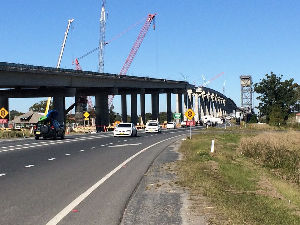 Time-lapse of work on a Pacific Highway bridge over the Clarence River ...