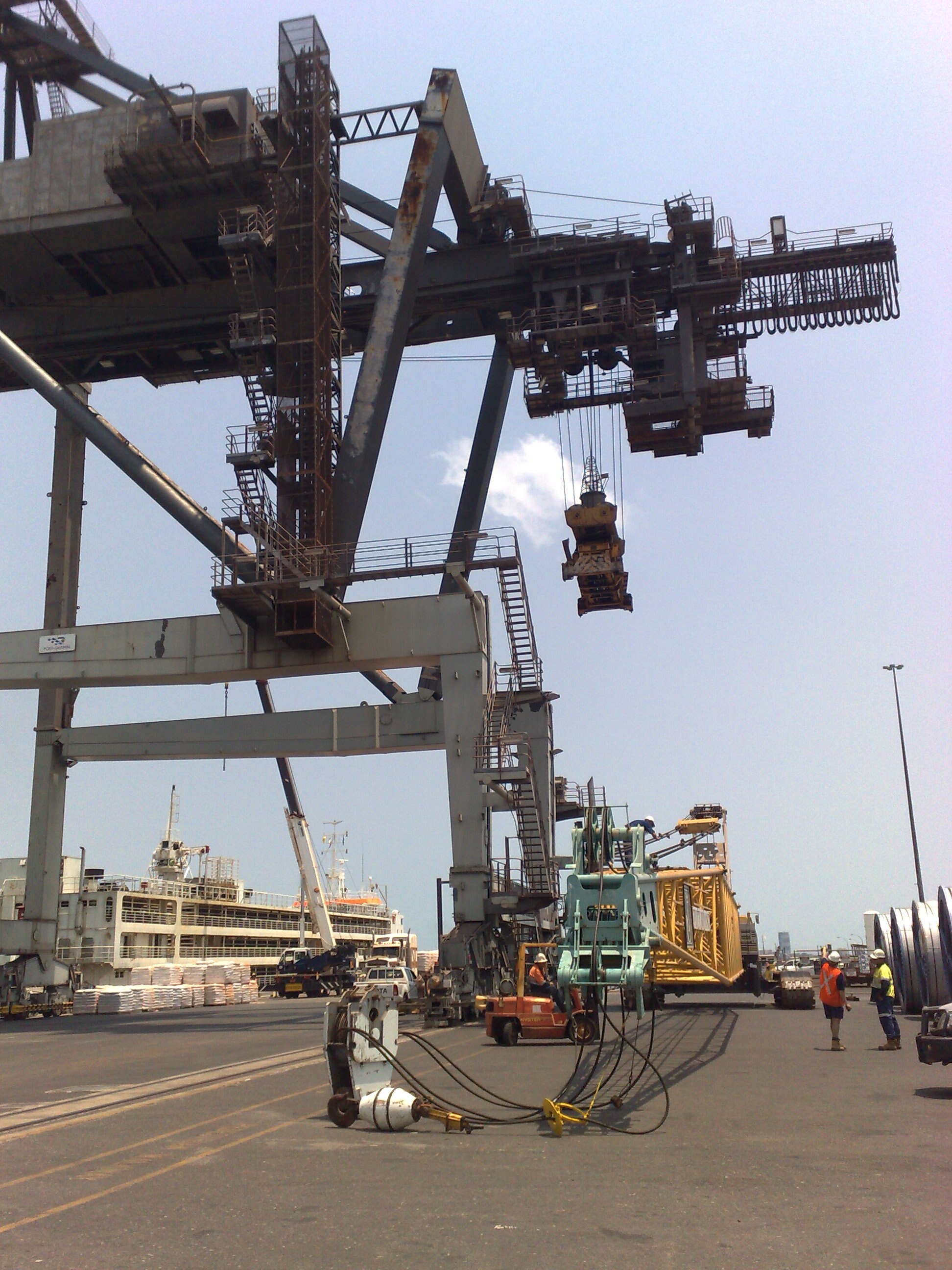 Cranes collide in freak accident at East Arm Wharf - ABC News