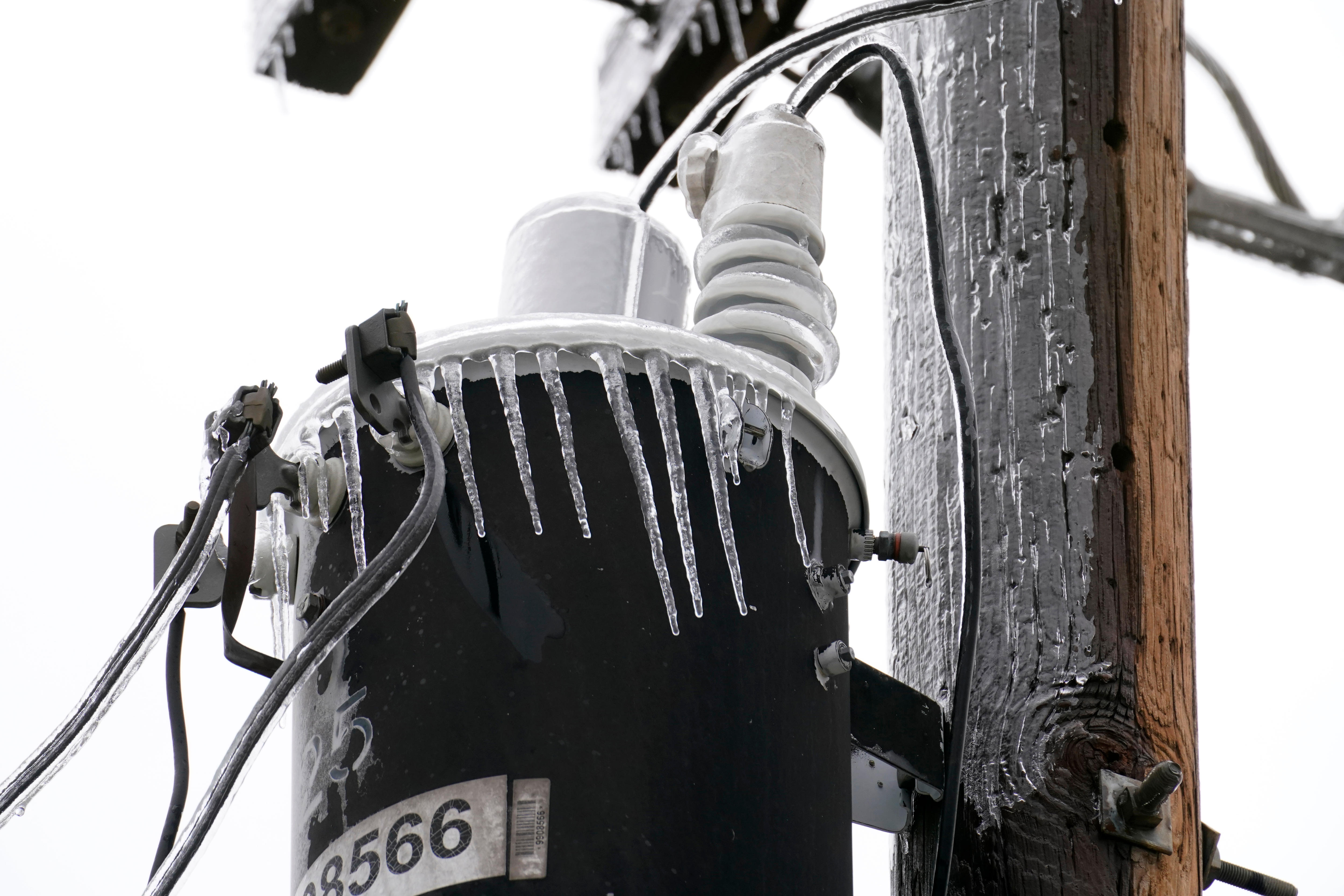 Frustrated Texans endure winter storm with no power or heat - ABC News