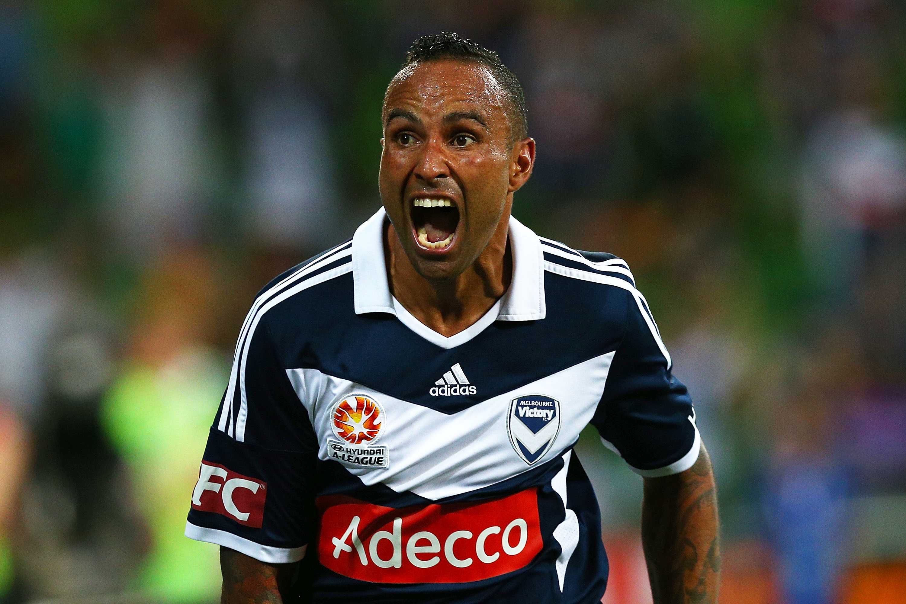 Melbourne Victory re-sign Archie Thompson and Adrian Leijer - ABC News