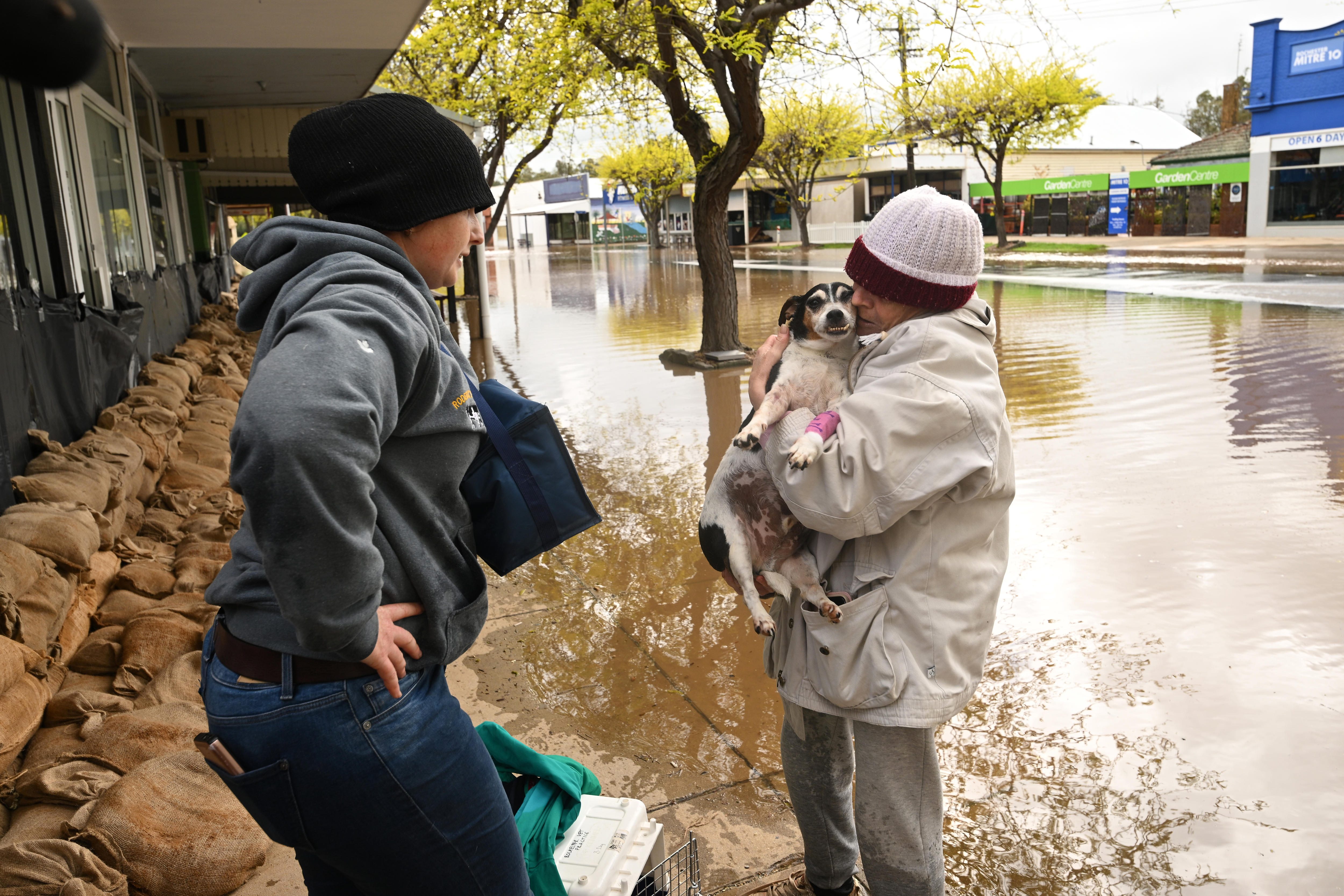 People shun mainstream society to live off the grid - ABC News