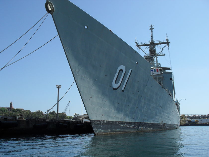 HMAS Adelaide to sleep with the fishes - ABC News