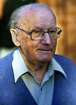 Bradman family lashes Indian biscuit deal - ABC News