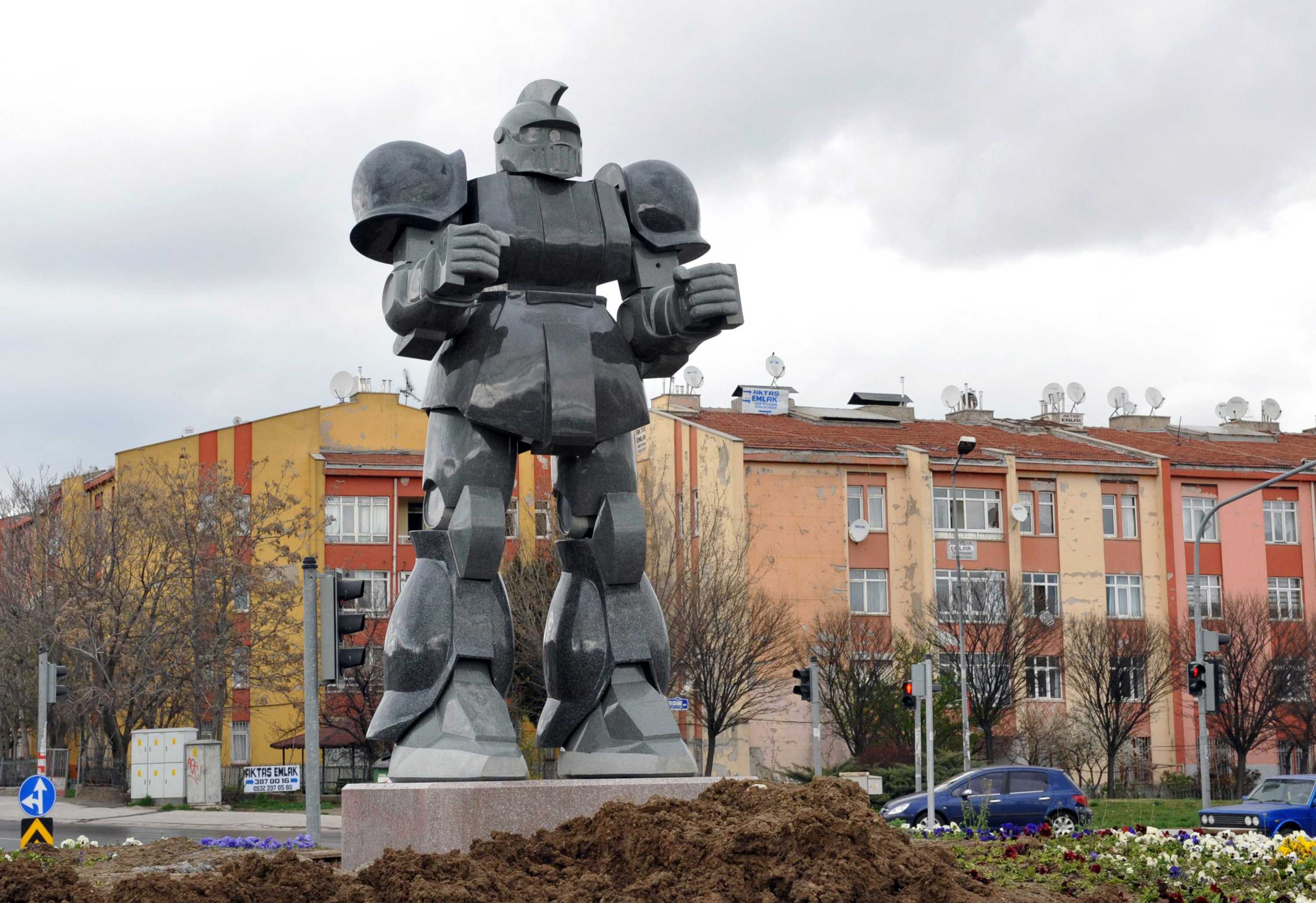 Transformers-esque statue erected in Turkey's capital Ankara by mayor ...