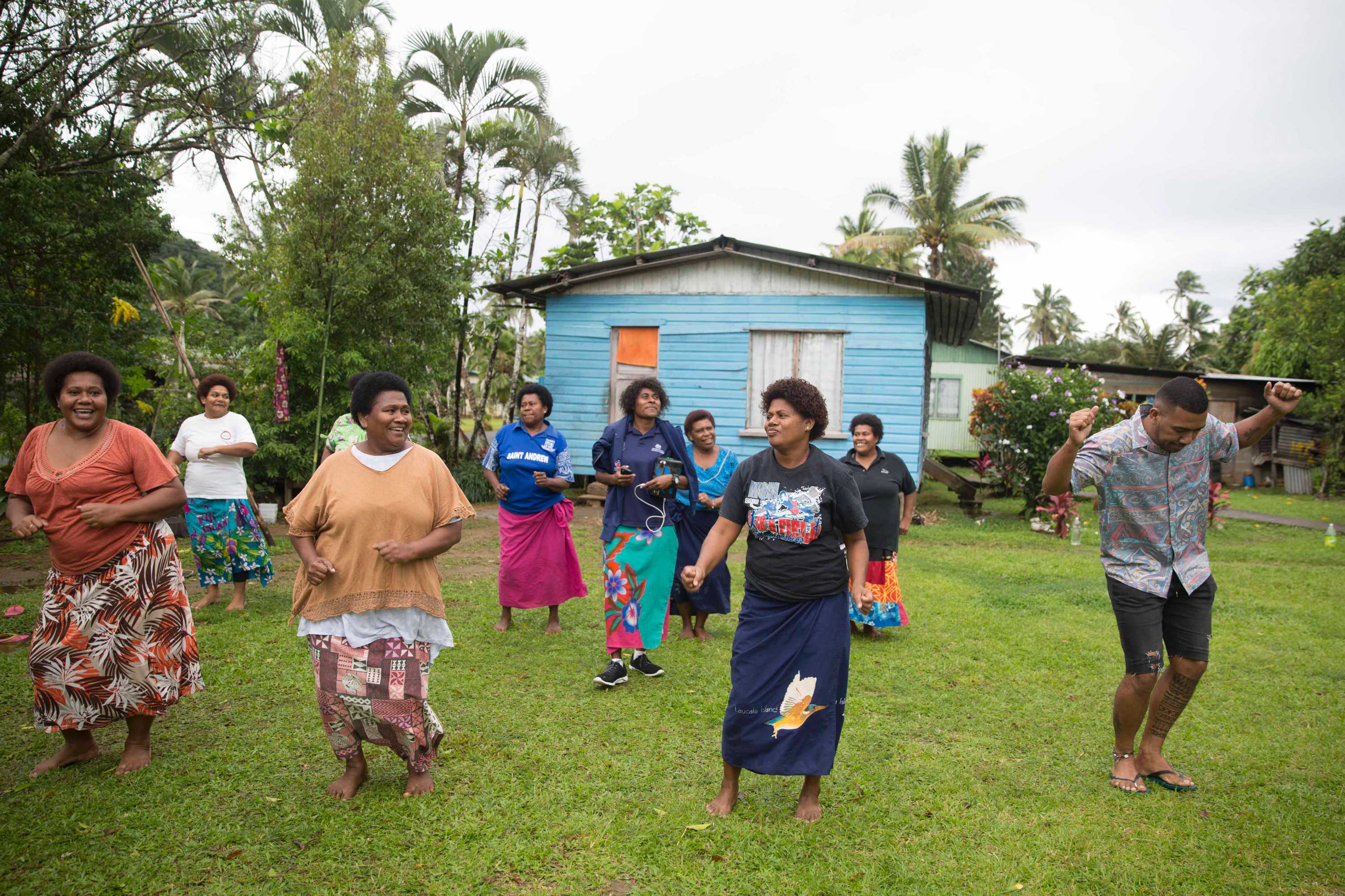 Dropping kilos and lifting spirits in a tiny Fijian village - ABC ...