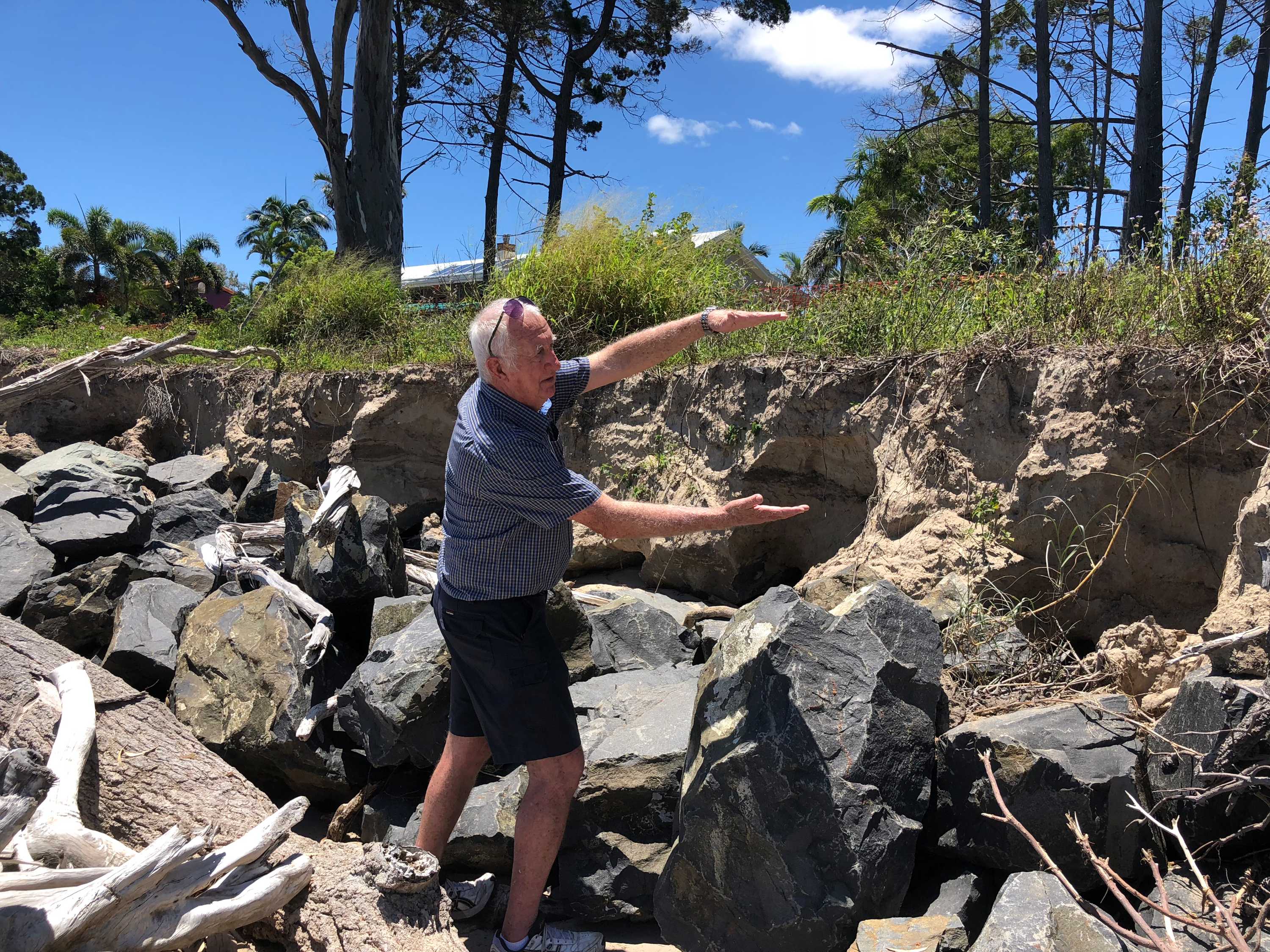 Calls for investigation over 'collapsing' sea wall on the Fraser Coast ...